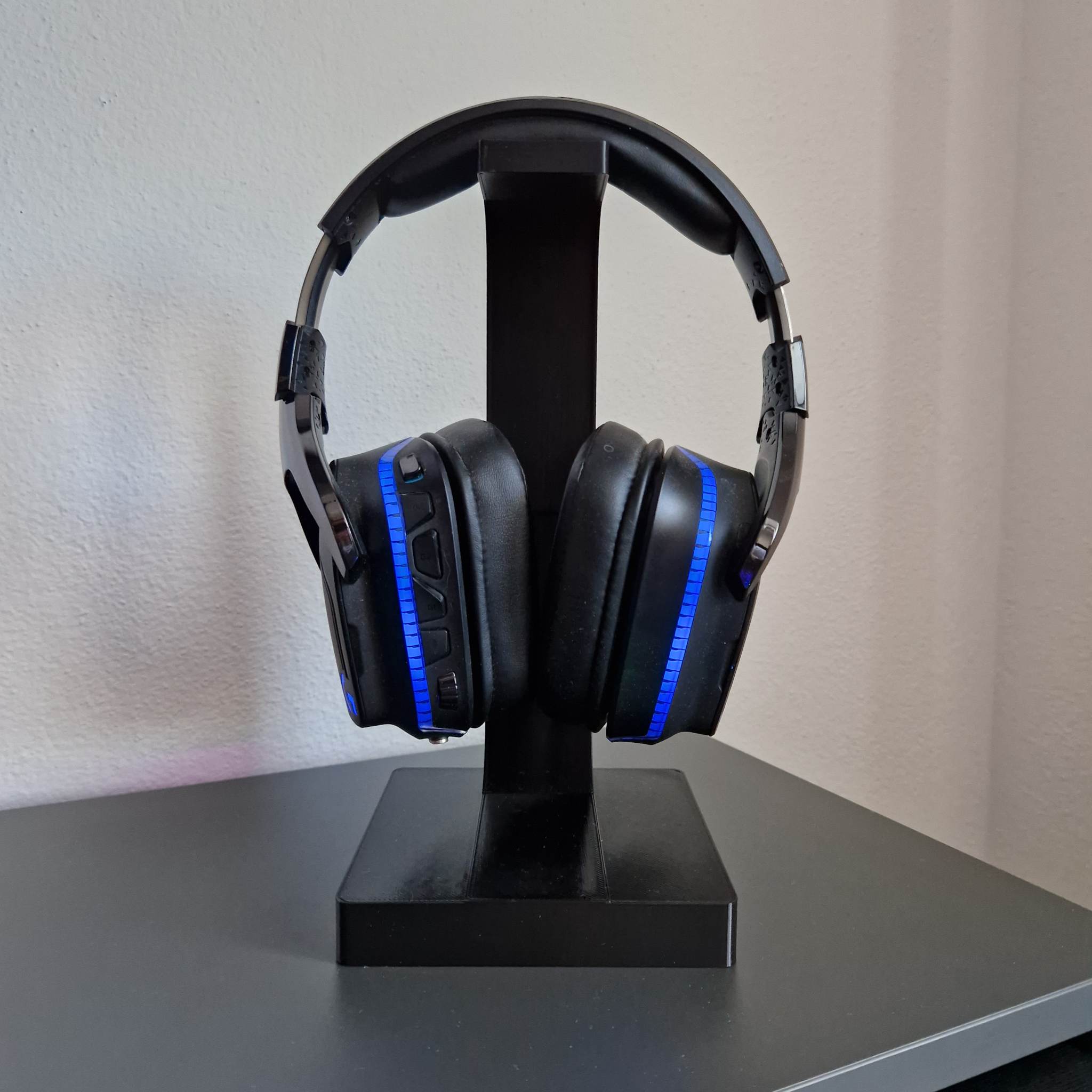 Premium Headset Stand by Michal Valíček | Download free STL model ...