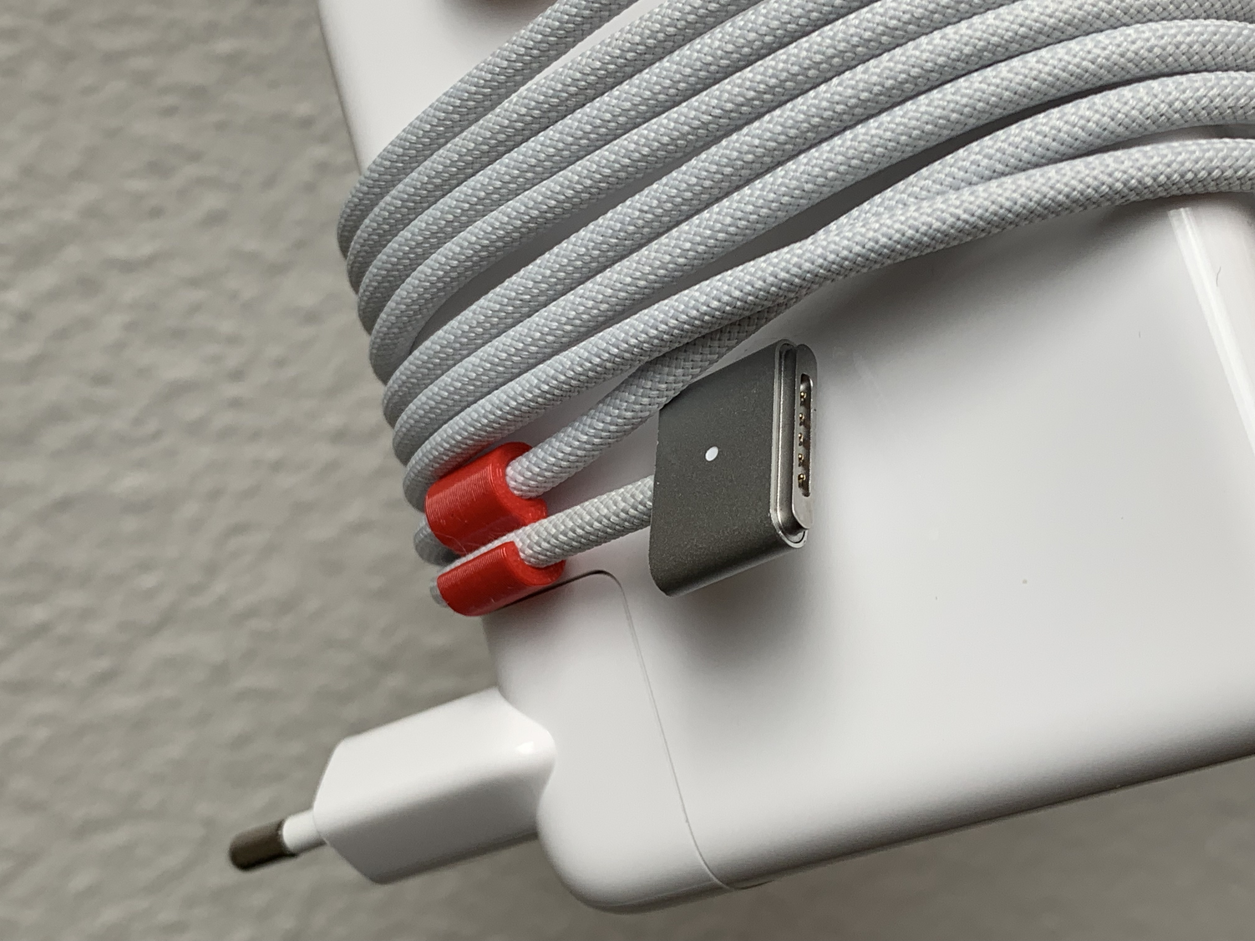 Macbook Magsafe Cable Clip by dodasch | Download free STL model ...