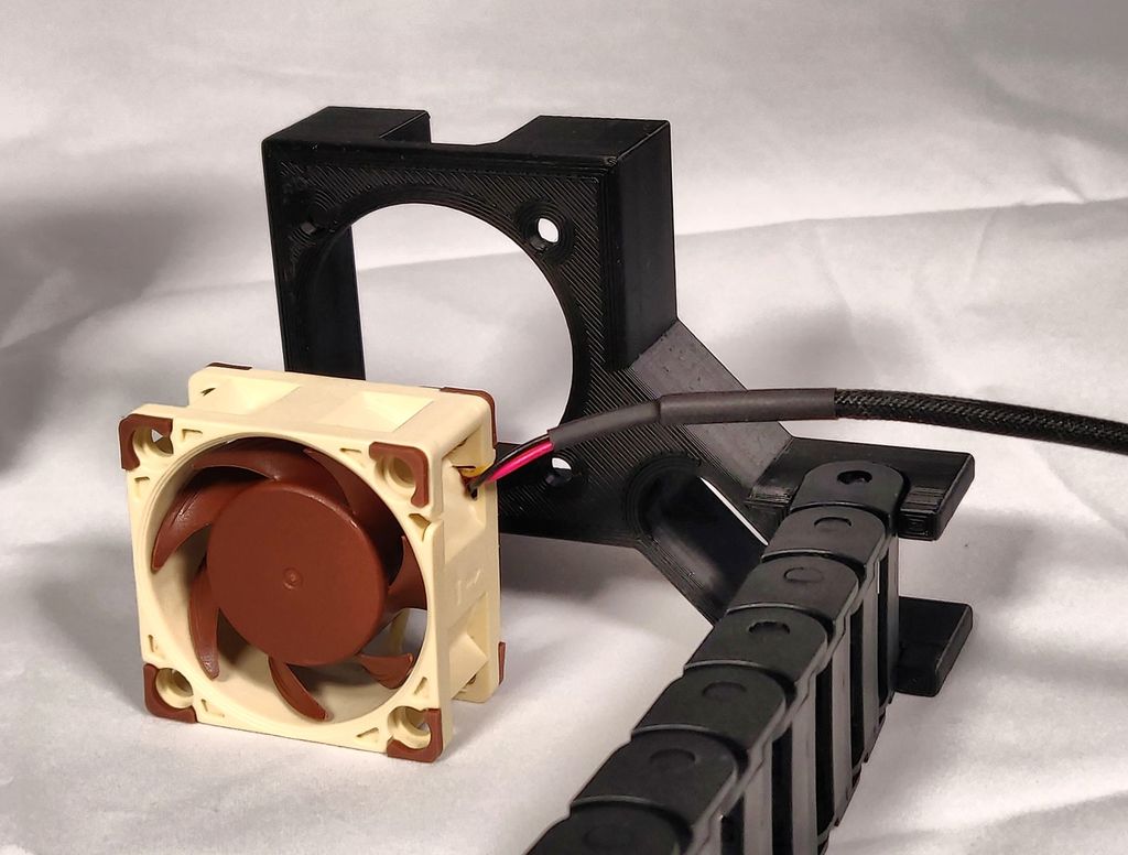 Combined fan / drag chain holder for NEMA 17 Extruder / X-Carriage ...