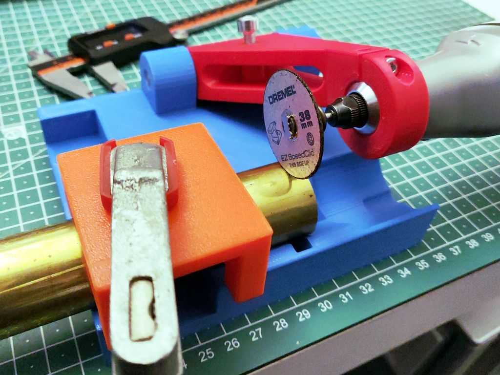 Tube and Rod Cutter for ProXXon IBS / E by SpamBouncer | Download free ...