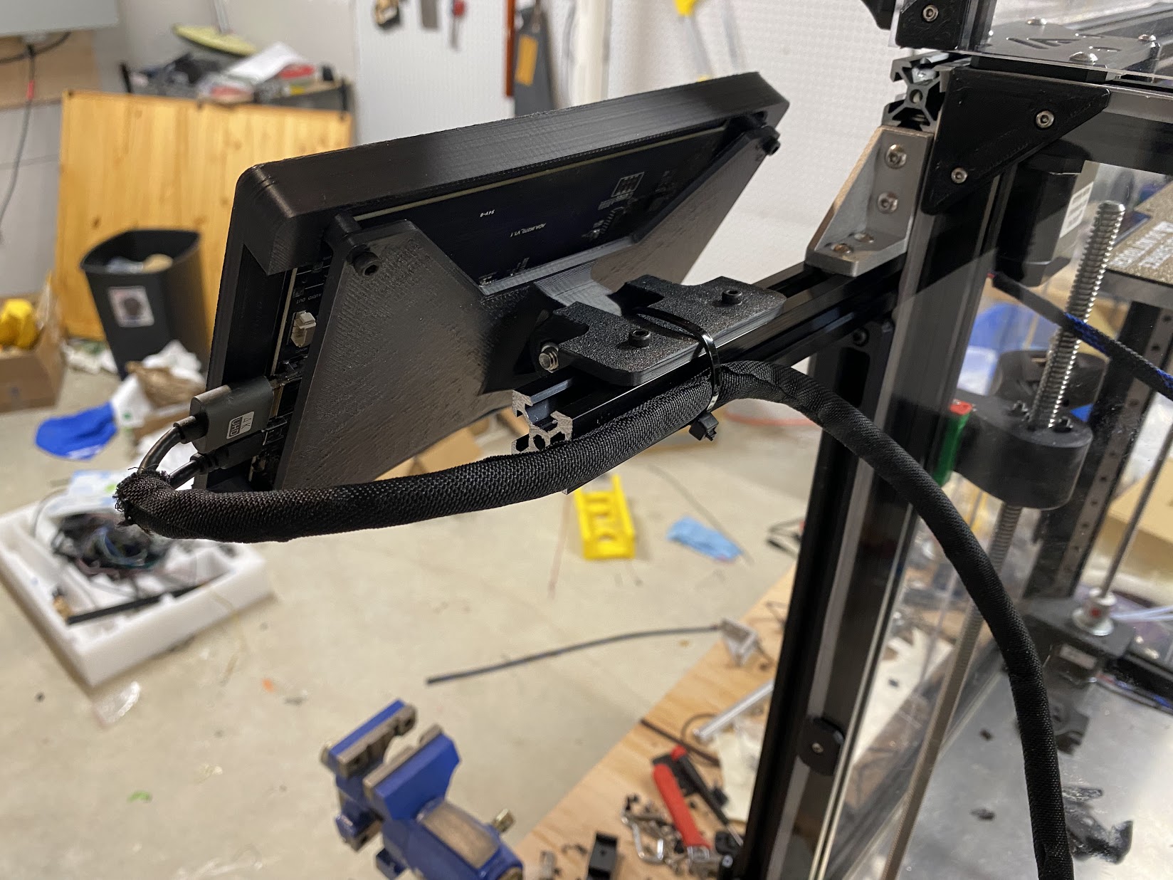 Raspberry Pi 7" LCD Mount for vzbot by coredump | Download free STL ...