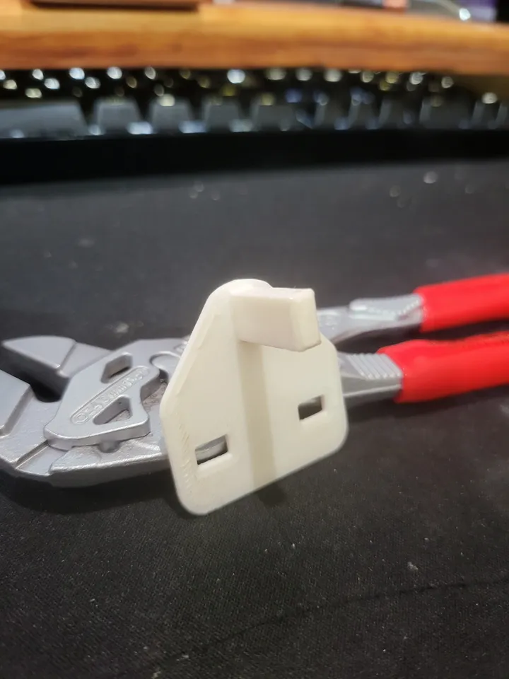 Broken plug fix by Bader | Download free STL model | Printables.com