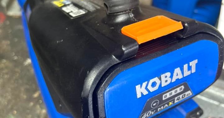 Kobalt 40V blower battery release button par Shawn Perkins ...