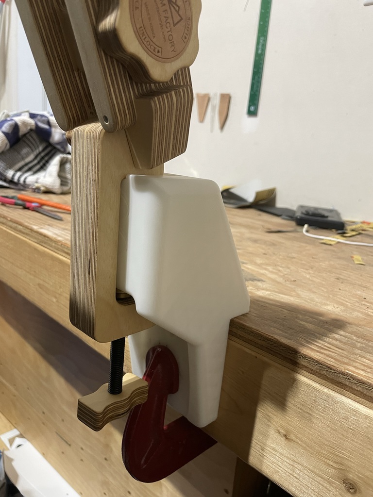 Dream Factory Stitching Pony Desk Mount by Aiirik | Download free STL ...