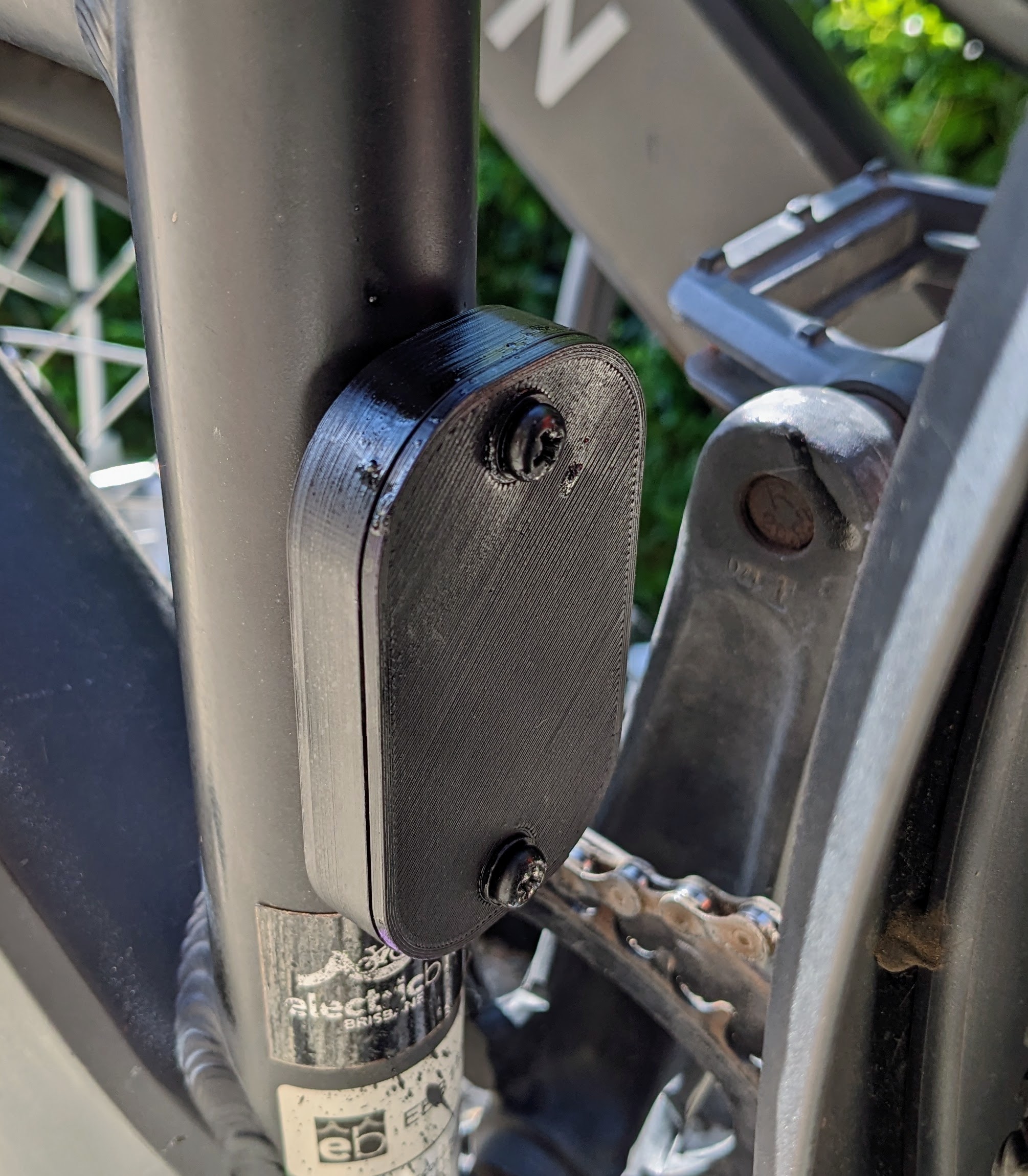 Bicycle holder for a Tile Pro (2018) tracker by Rae | Download free STL ...