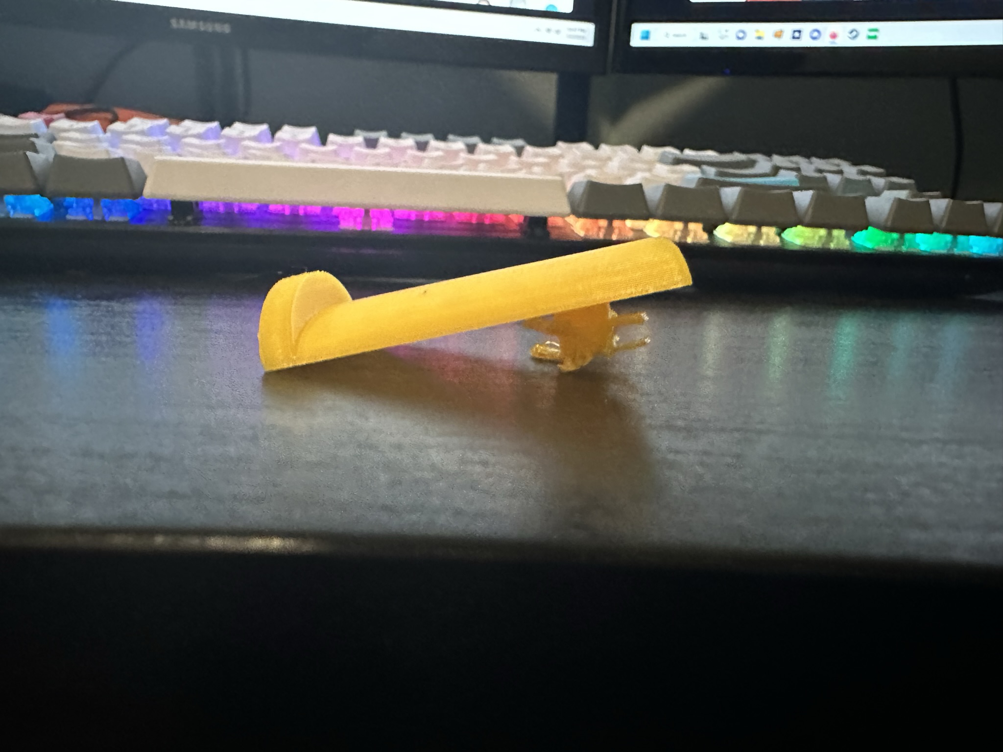 Headset Hook for wire rack post by max smith | Download free STL model ...