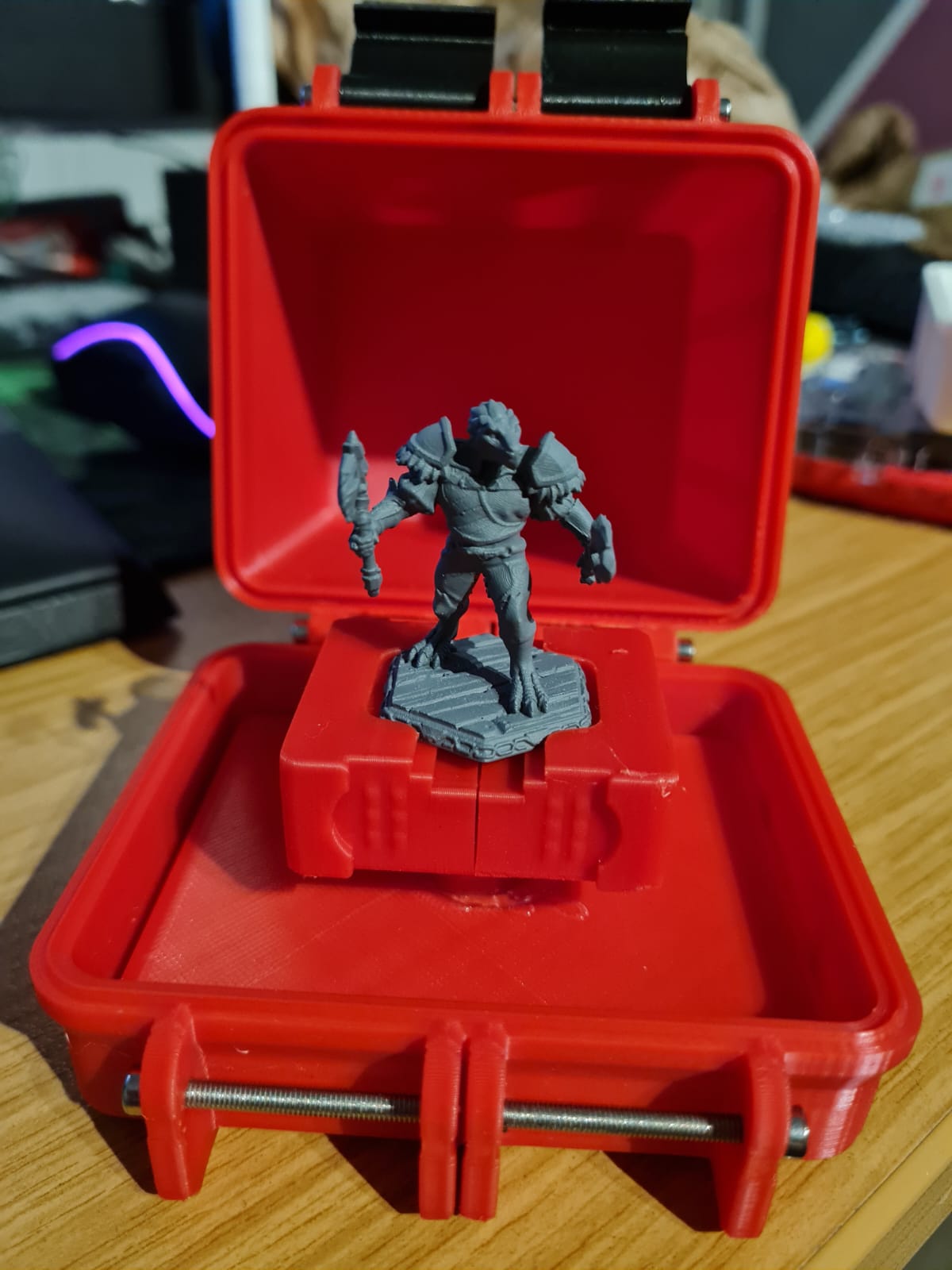 Rugged Transport box for DnD/Warhammer Figure by HeadY | Download free ...