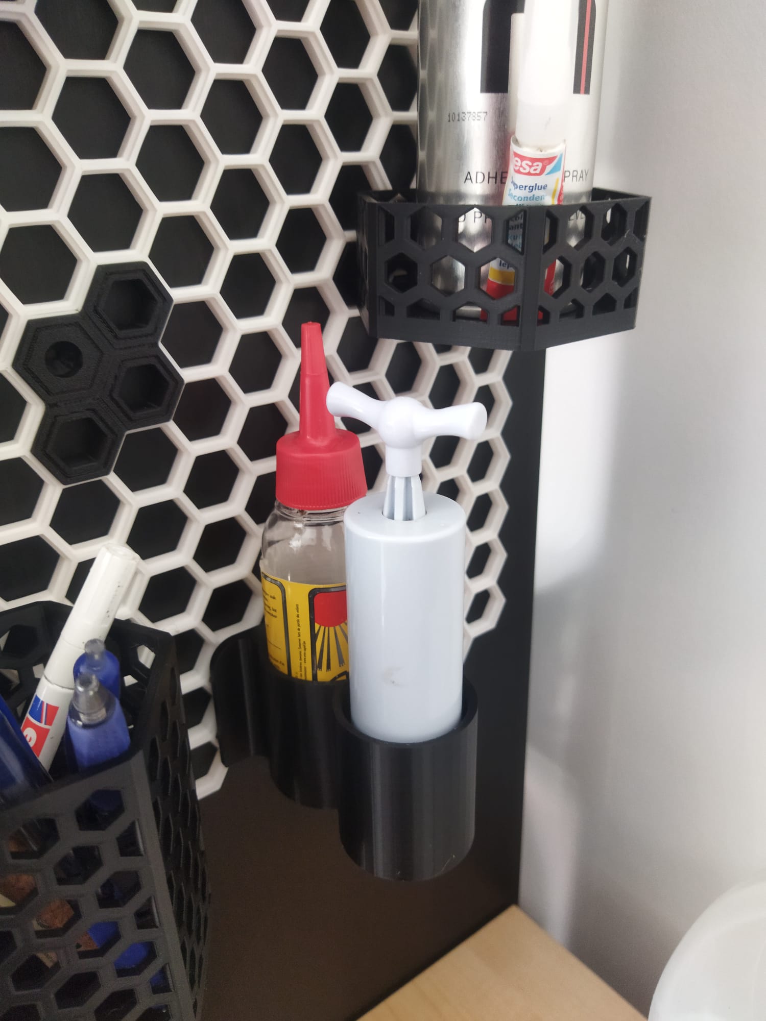 HSW - Honeycomb Storage Wall - Double Bottle Holder by ap.engineering | Download free STL model ...