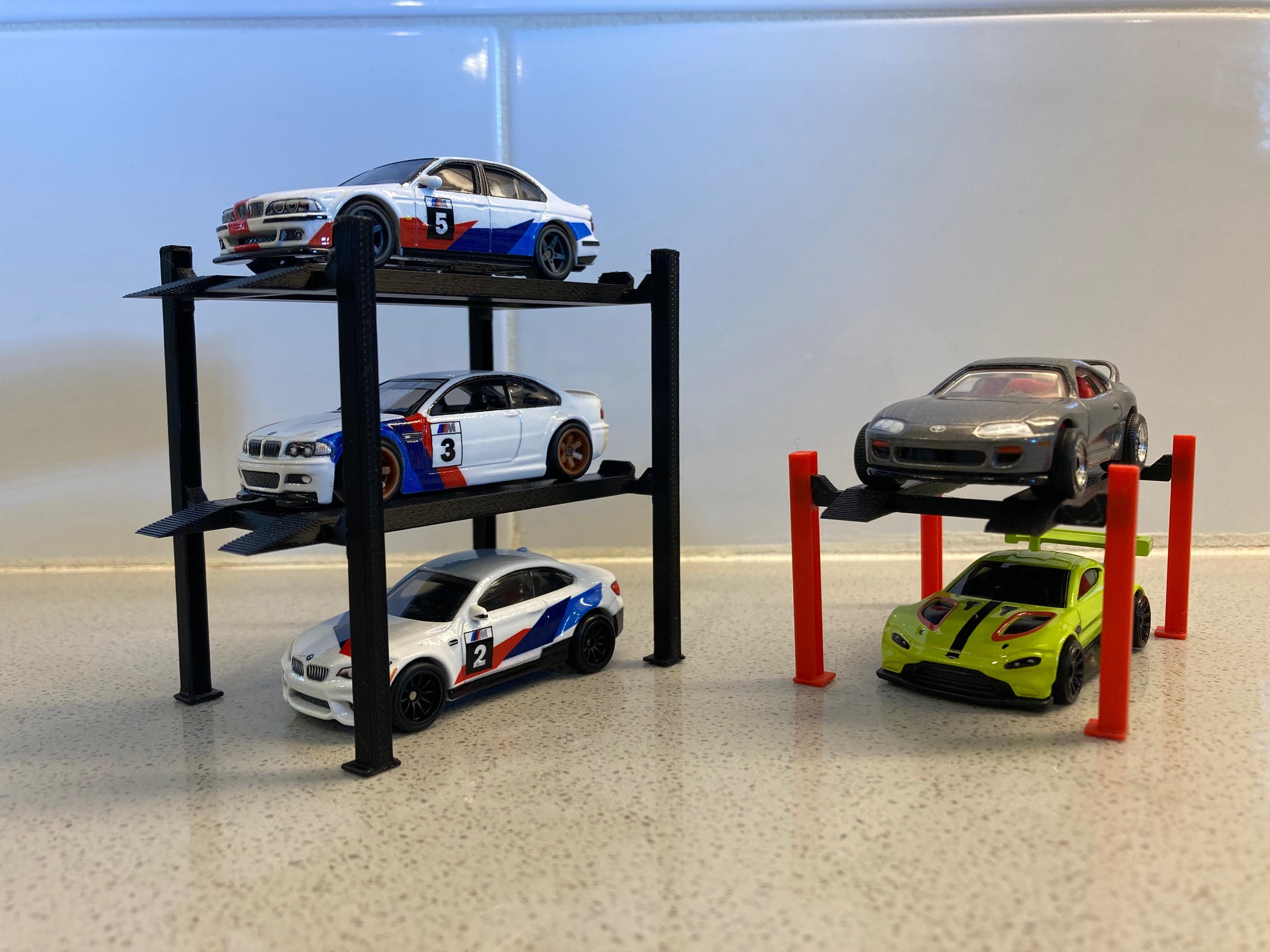 Hot Wheels Diecast 1:64 Scale 4-Post Car Lift Display (No glue) by ...
