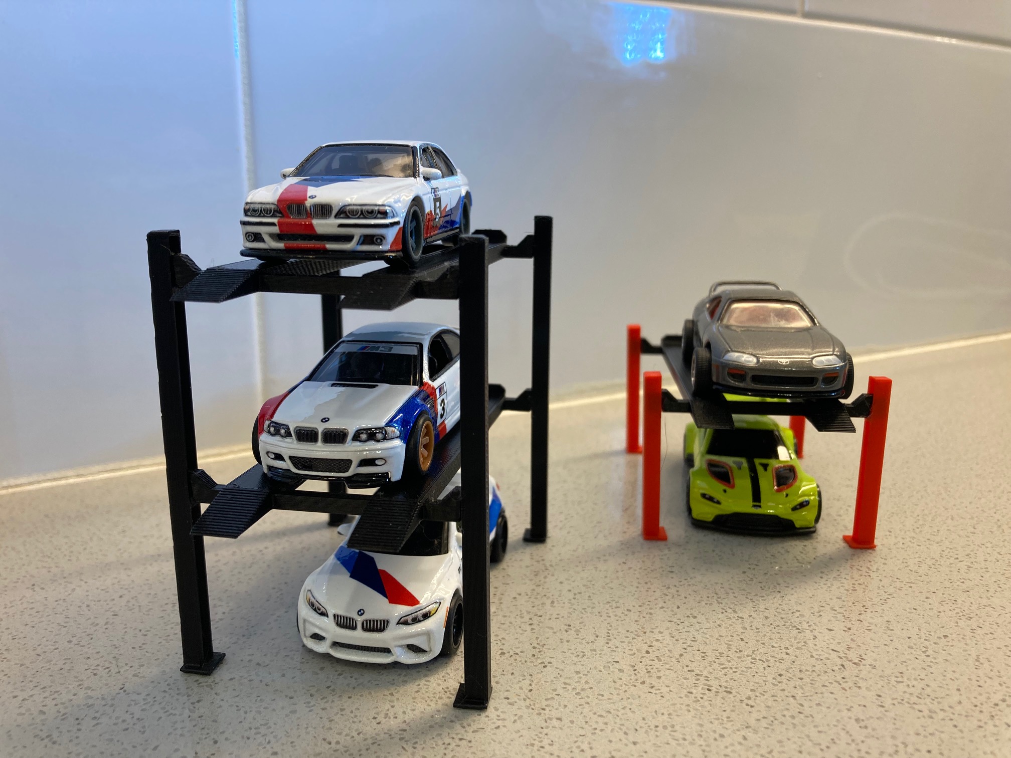 Hot Wheels Diecast 1:64 Scale 4-Post Car Lift Display (No glue) by ...