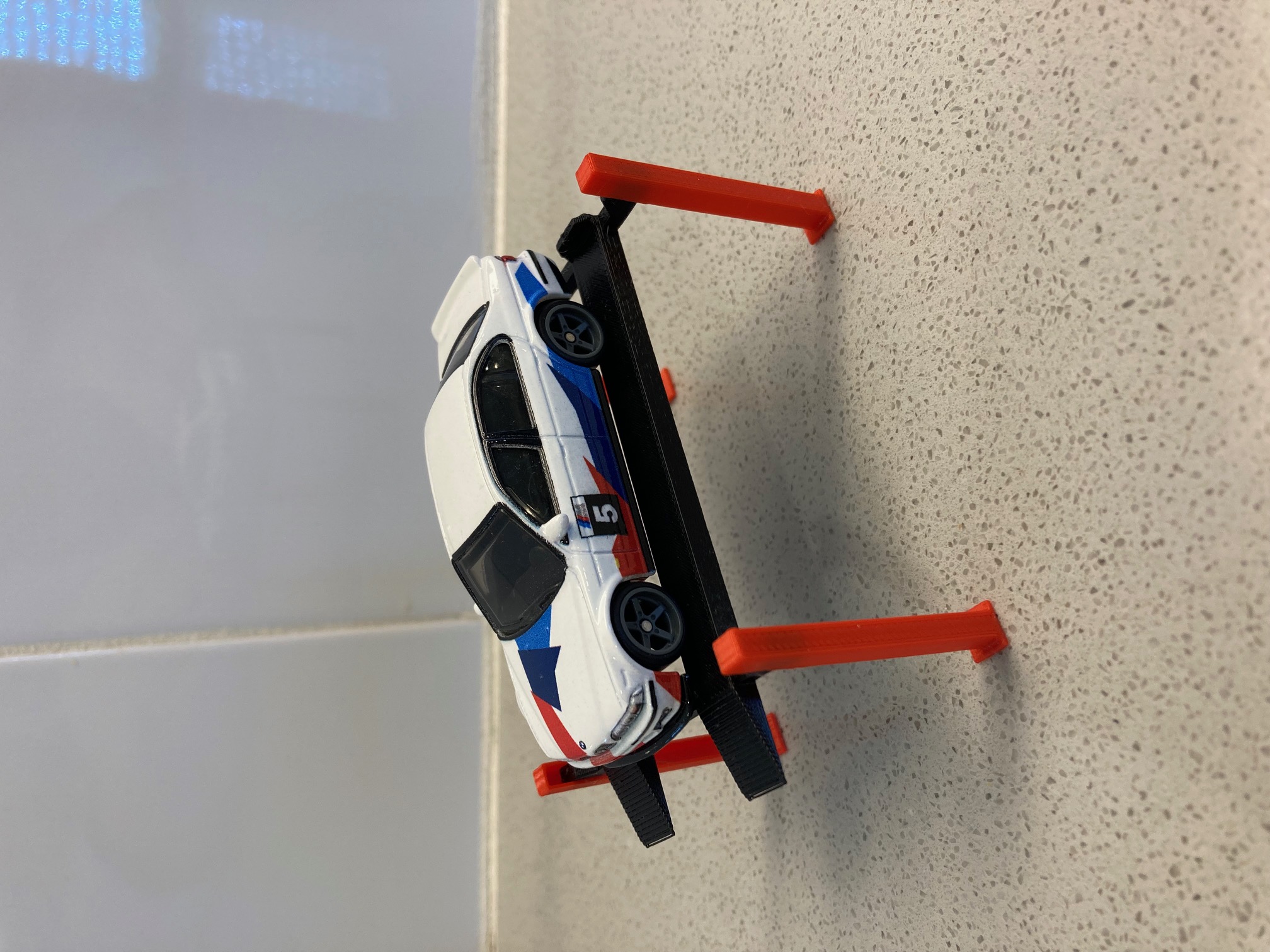 Hot Wheels Diecast 1:64 Scale 4-Post Car Lift Display (No glue) by ...