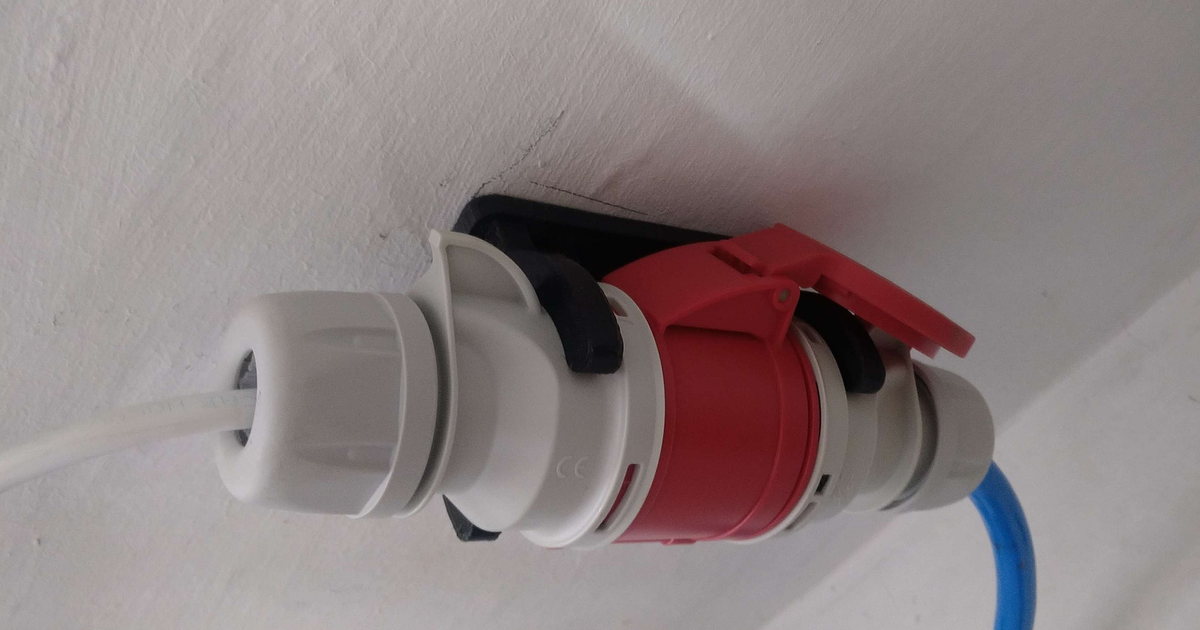 CEE 32A coupling holder by BarnyF | Download free STL model ...