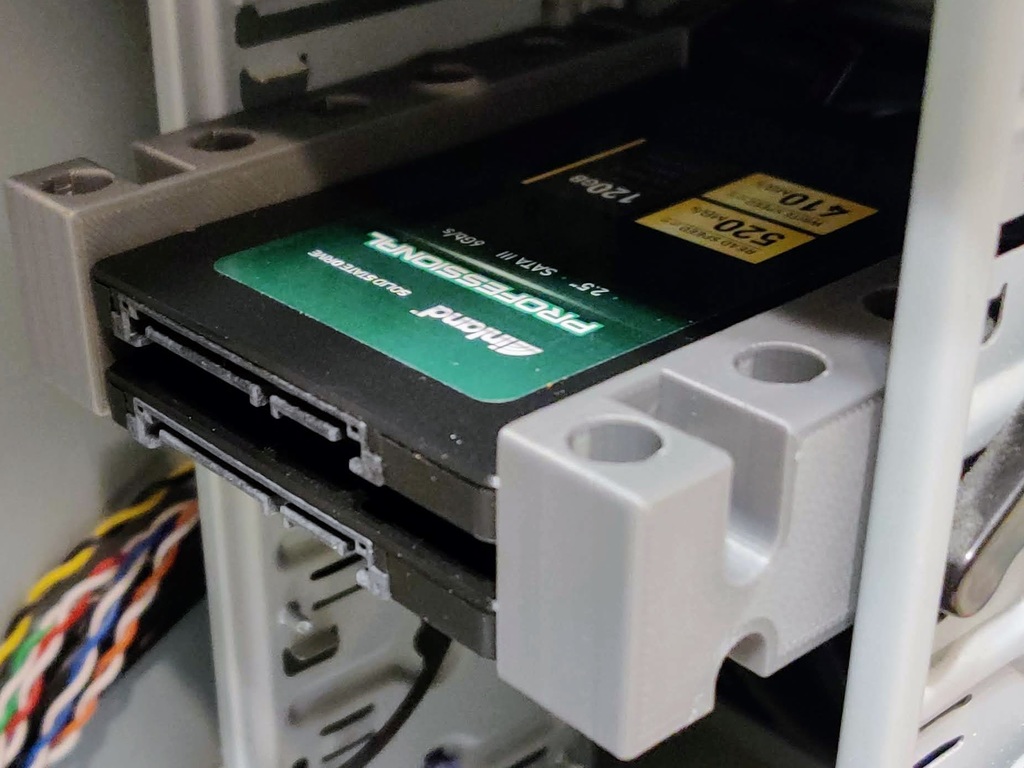 2.5" SSD/HDD Mounting Adapter to 3.5" Bay by John U | Download free STL ...