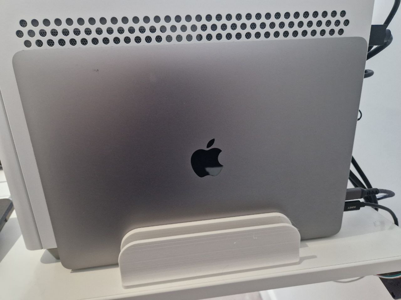 MacBook Pro + iPad vertical stand by omsa82 | Download free STL model ...