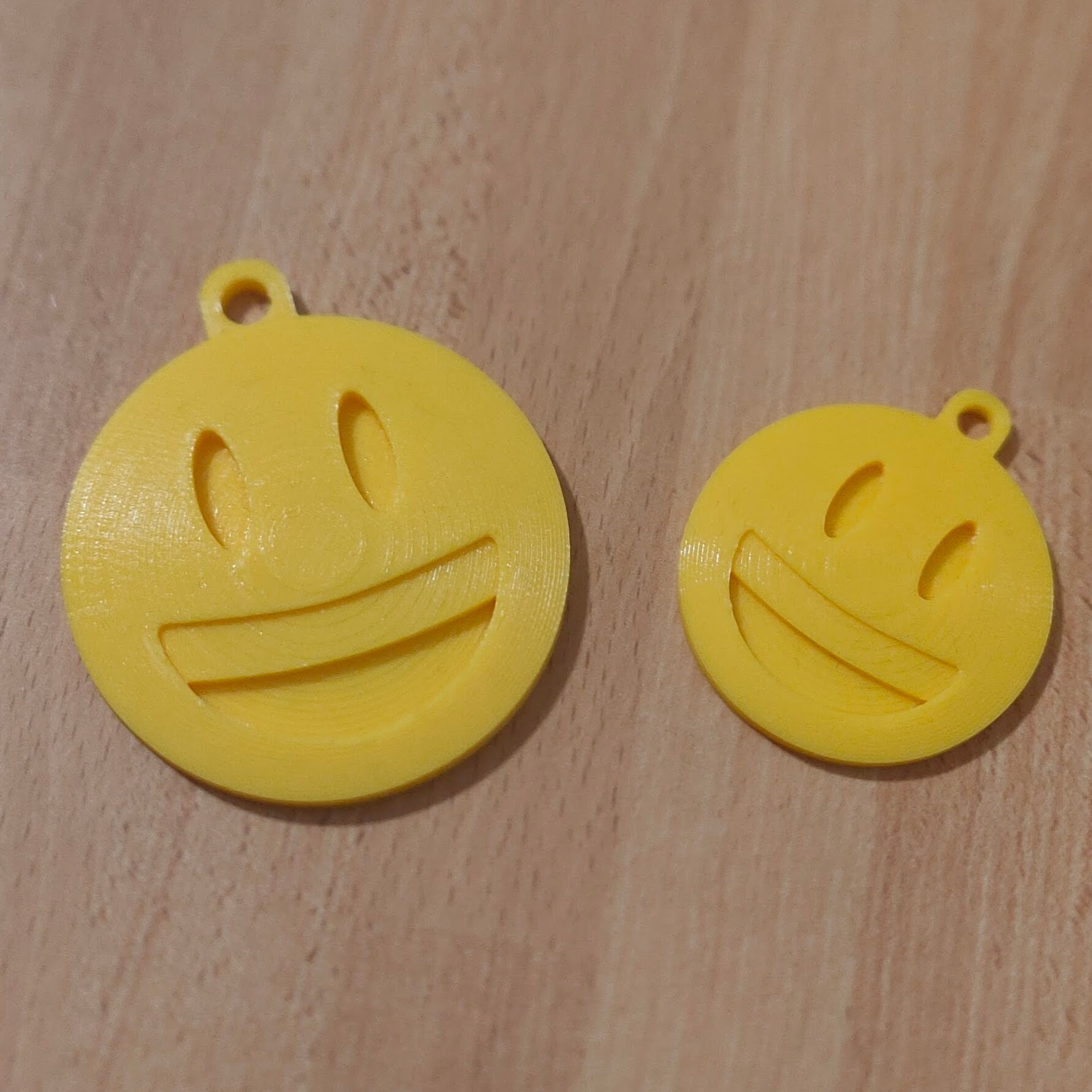 smiling emoji keychain by Damiano Motta | Download free STL model ...