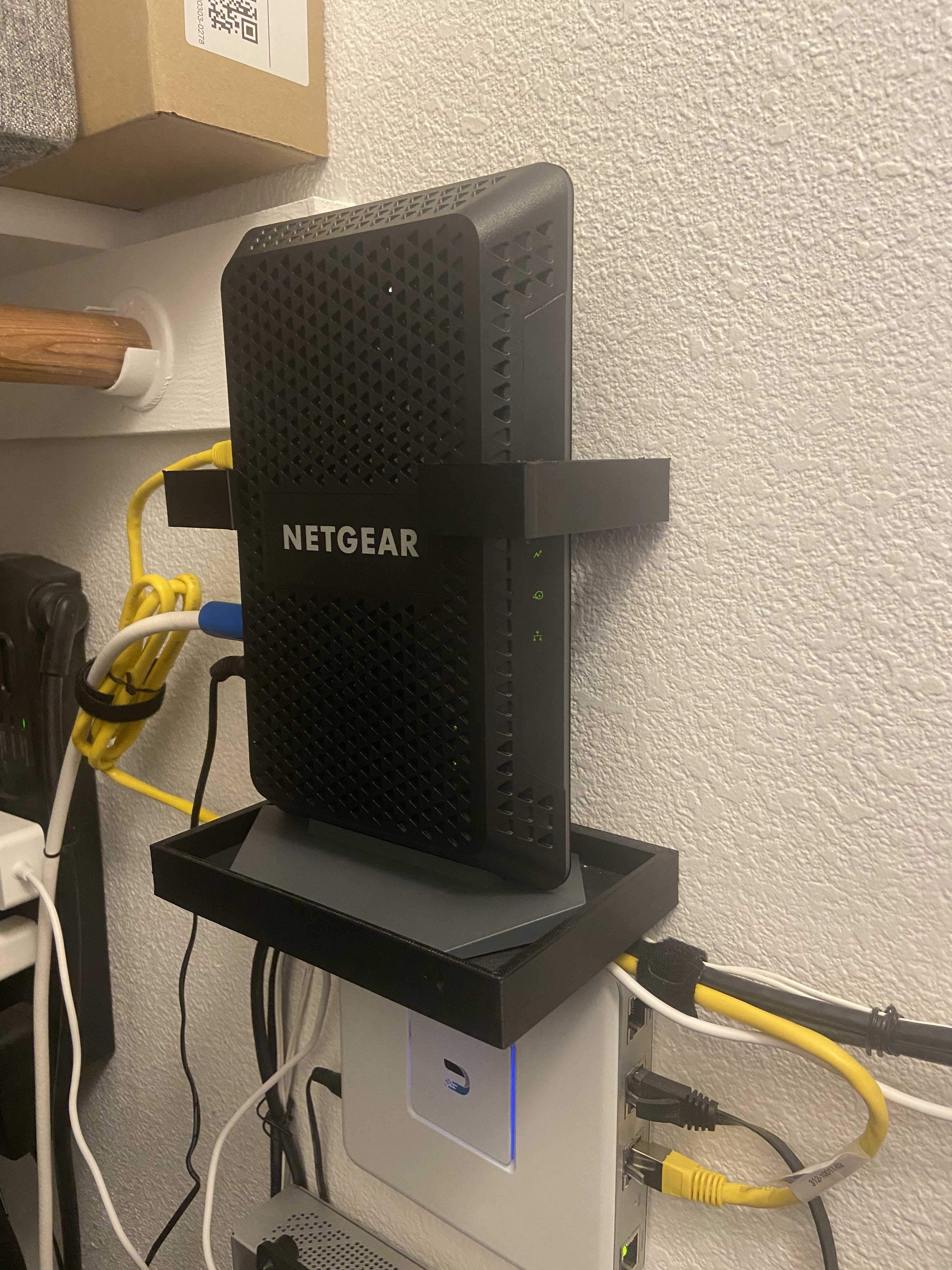 Netgear CM600 Wall mout by ThatGuyWithAPrinter | Download free STL ...