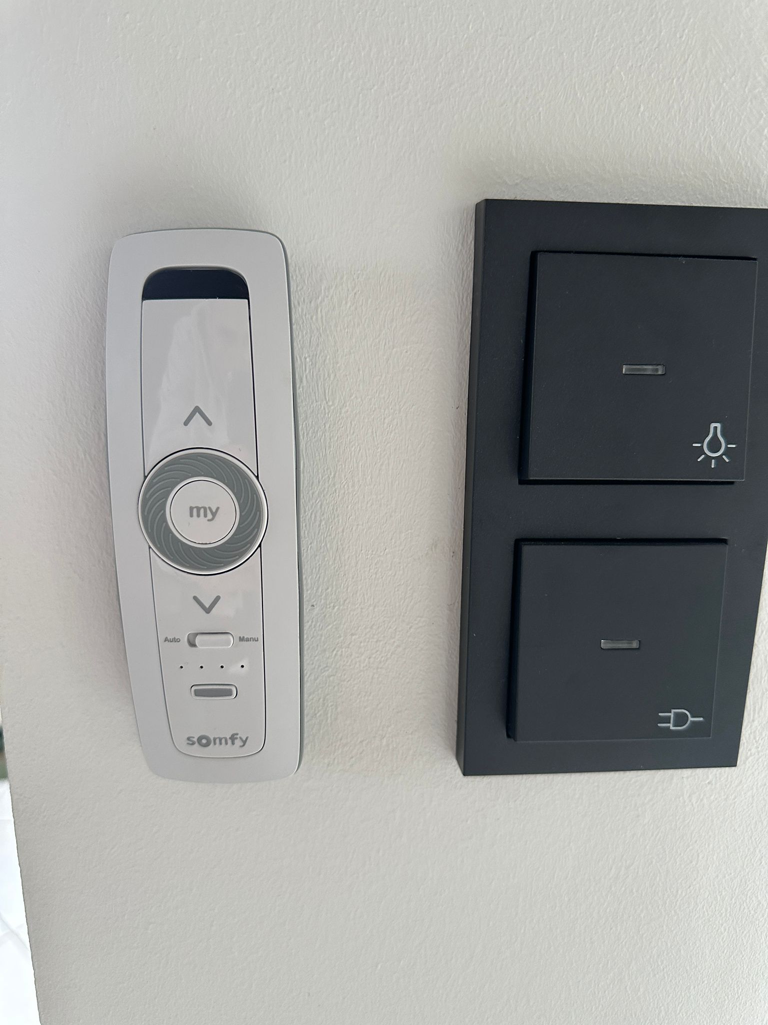 Somfy io Pure II Wallmount with mounting holes by Nuni | Download free ...