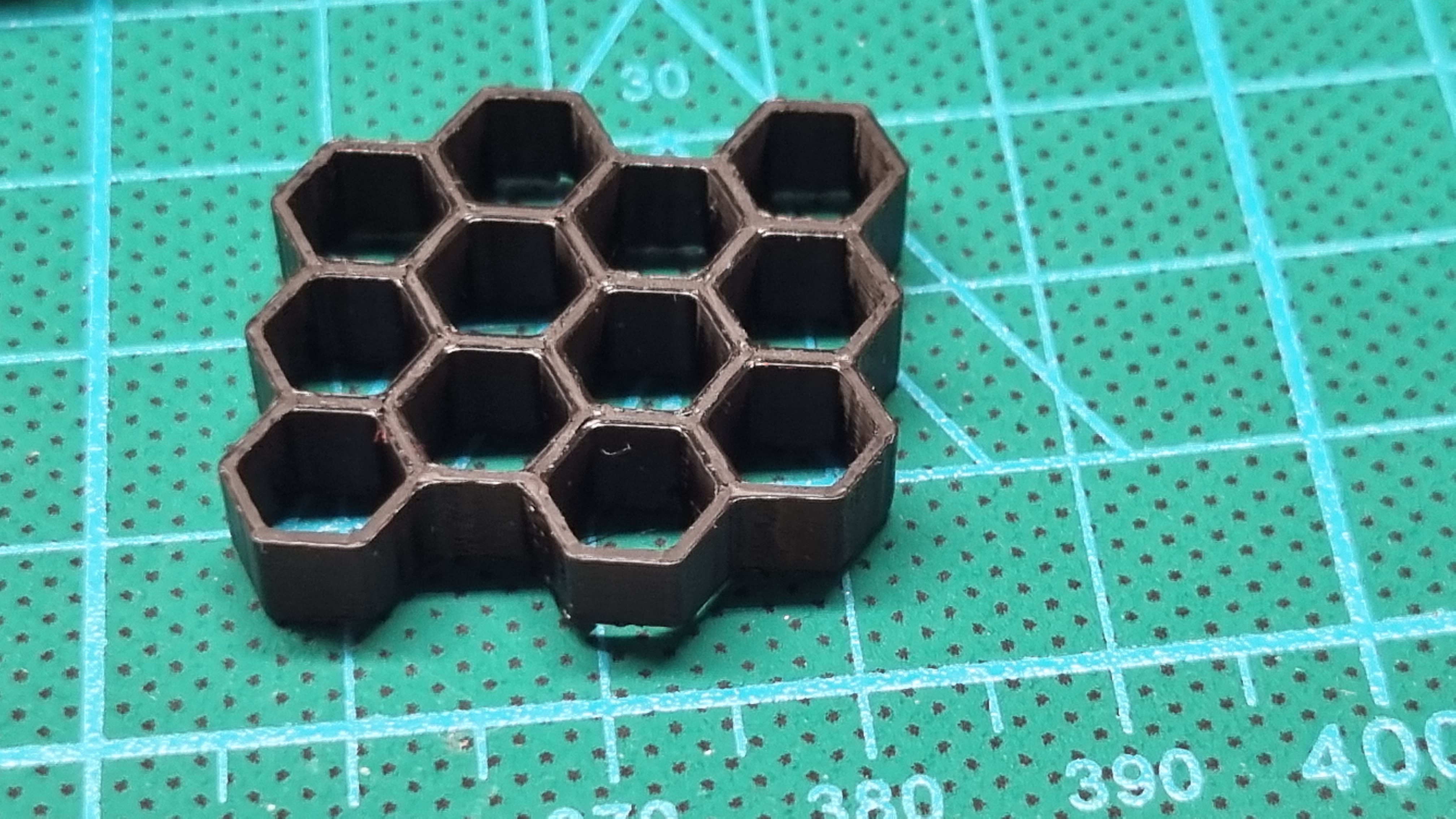 Honeycomb for bee hives by Sica | Download free STL model | Printables.com