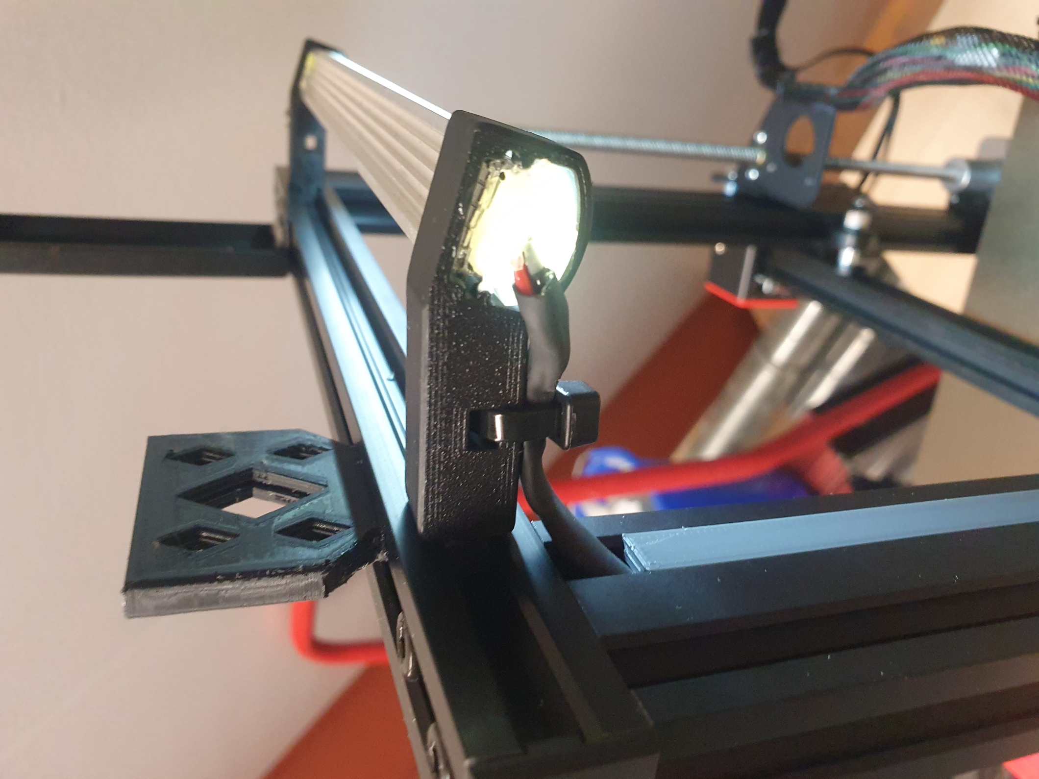 Ender 3 v2 LED strip von Tom_3D | Kostenloses STL-Modell herunterladen ...