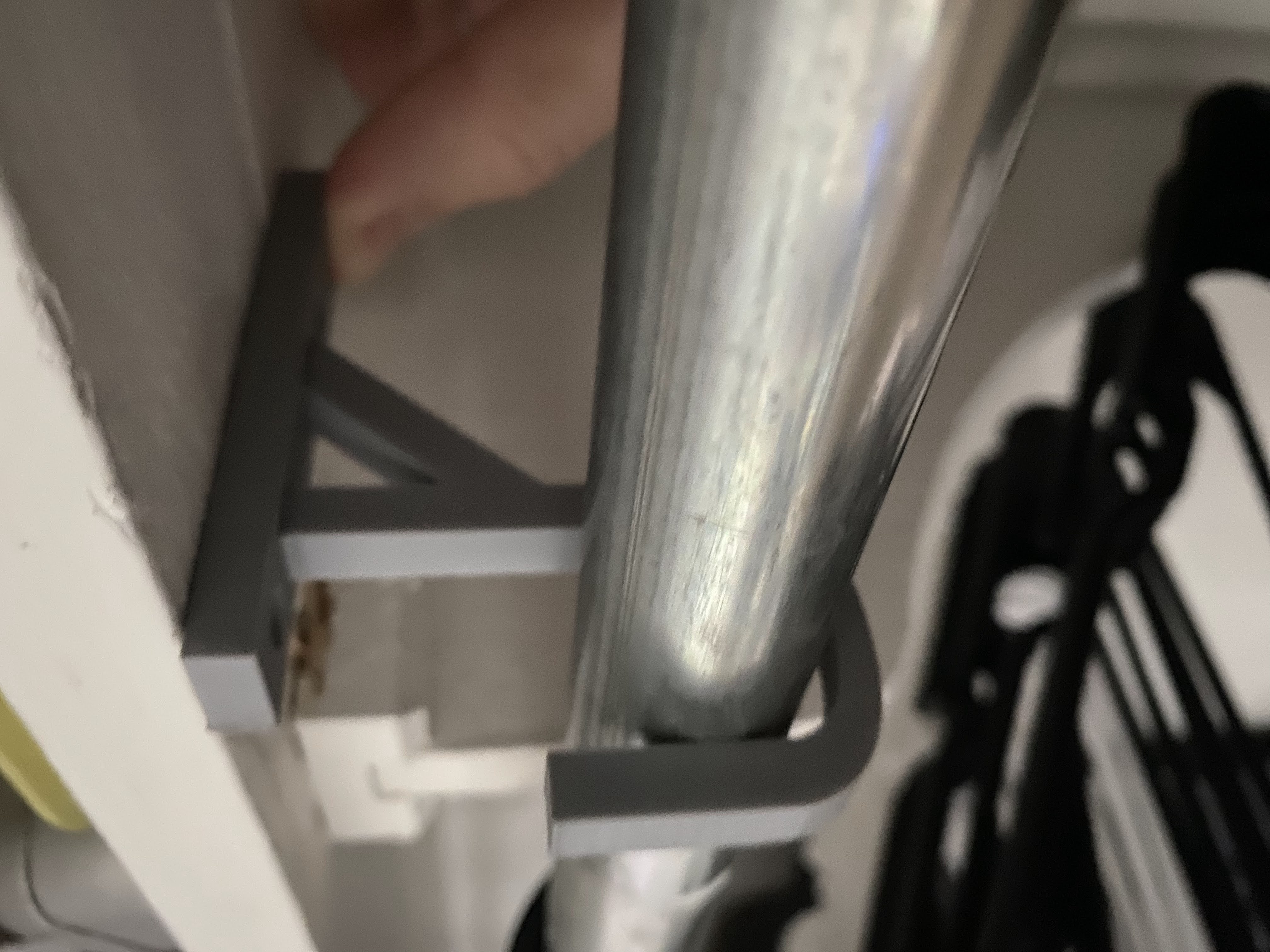 Closet Rod Middle Support Hook by Zane Thomas | Download free STL model ...