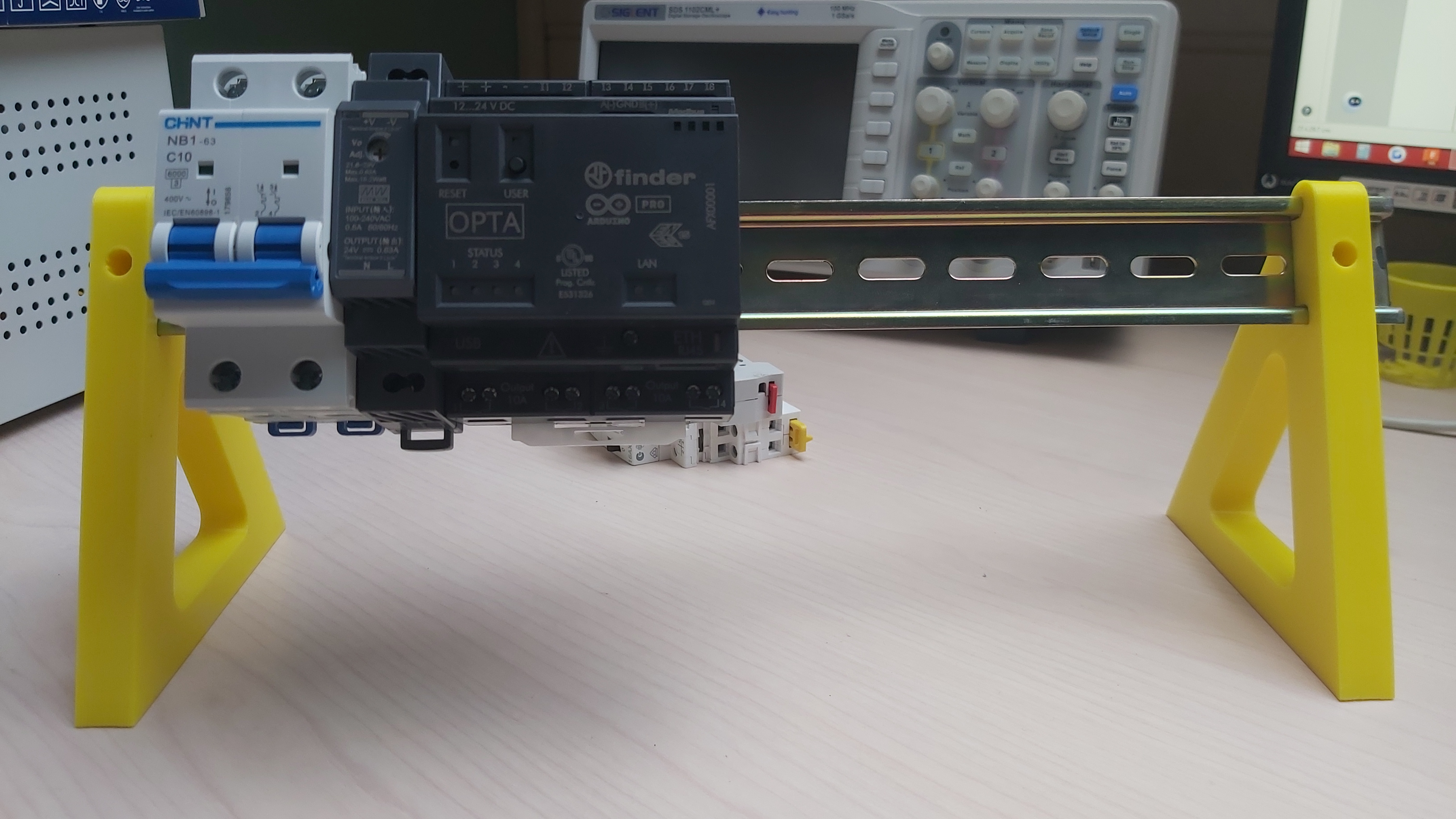 DIN rail holder by Gratifyingprints | Download free STL model ...