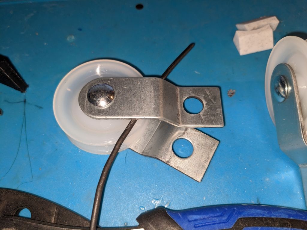 Pulley Insert for Wire Antenna by Nikdfish | Download free STL model ...