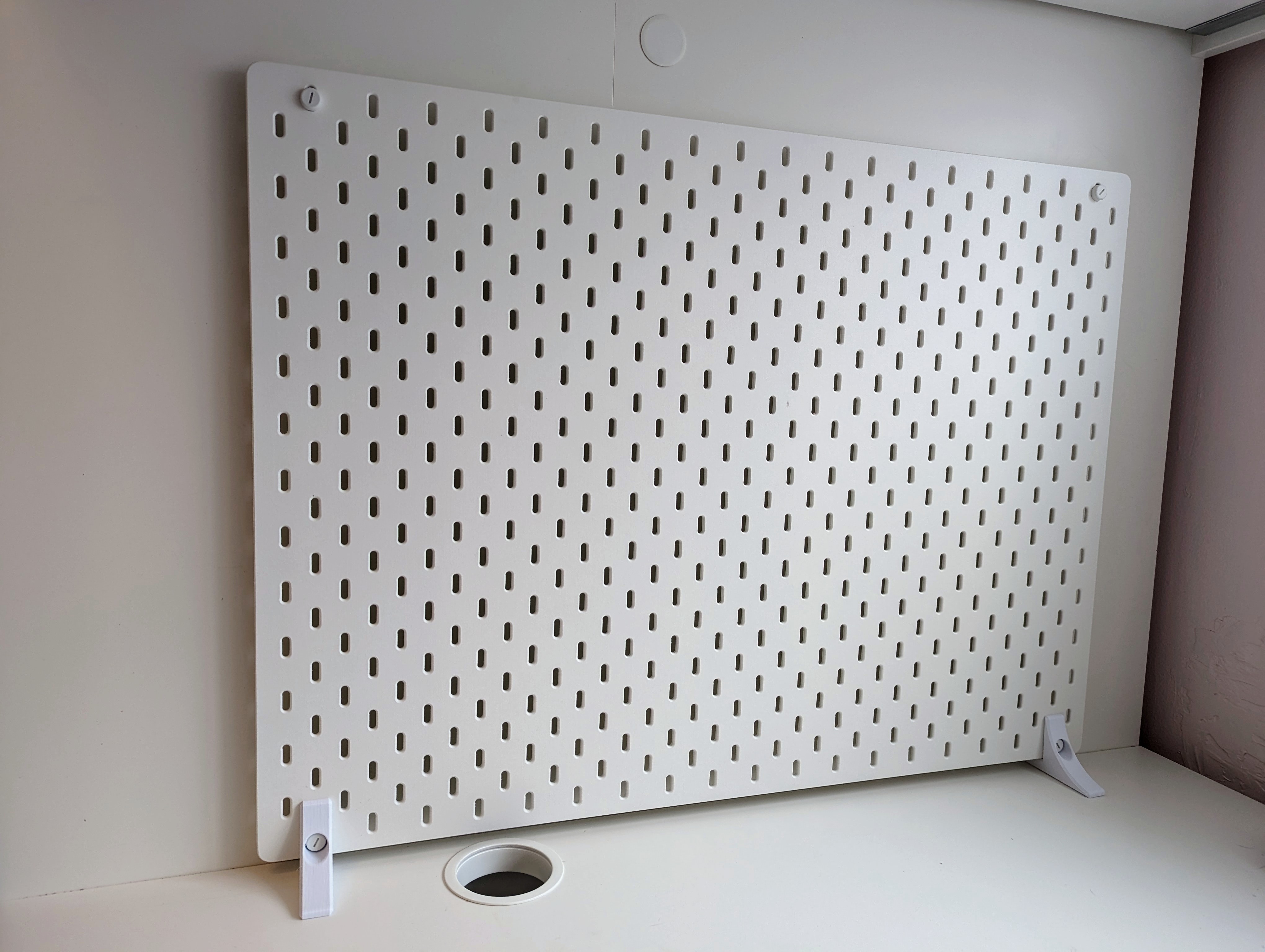 Low-Profile Ikea Skadis Stand von BN3D | Kostenloses STL-Modell ...