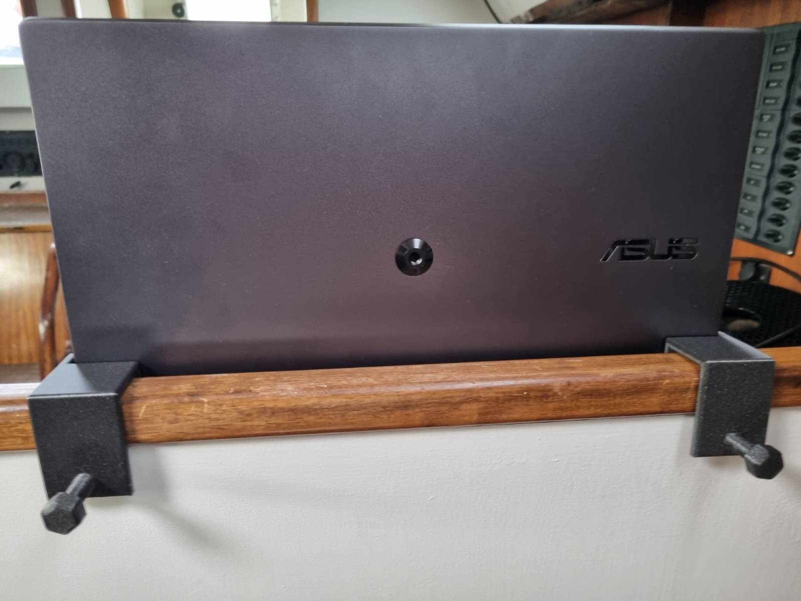 Portable Monitor Screw Mount by Kraiden | Download free STL model ...