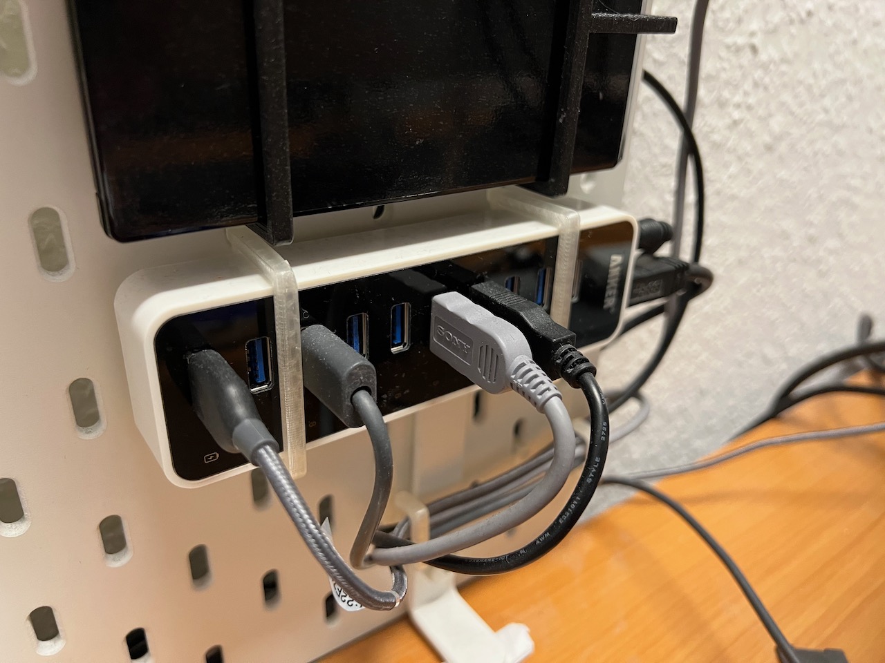 IKEA Skadis Drive- and USB Hub Cages by rainshine | Download free STL ...