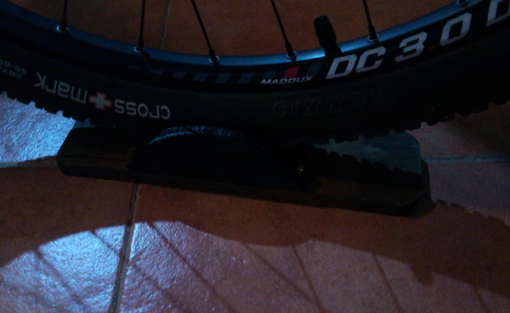 Static Bike Wheel Support by Eusebio Tebar | Download free STL model ...
