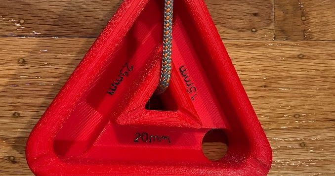 Triangle Hangboard/Fingerboard with cord slots by plun | Download free ...