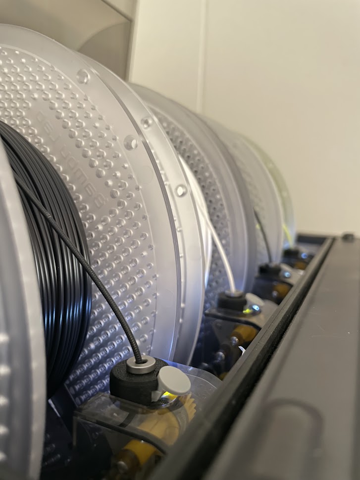 Bambu Lab Over-Engineered AMS Feeding Funnel Cover da Brandon Raineri ...