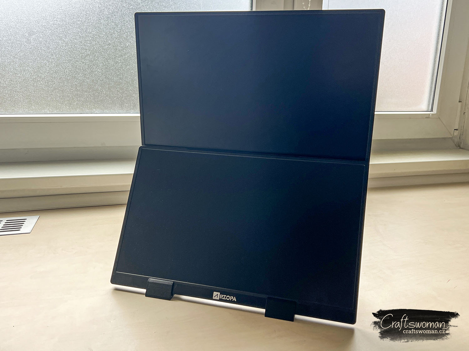 Stand for two external portable monitors [Stojan na dva externí ...