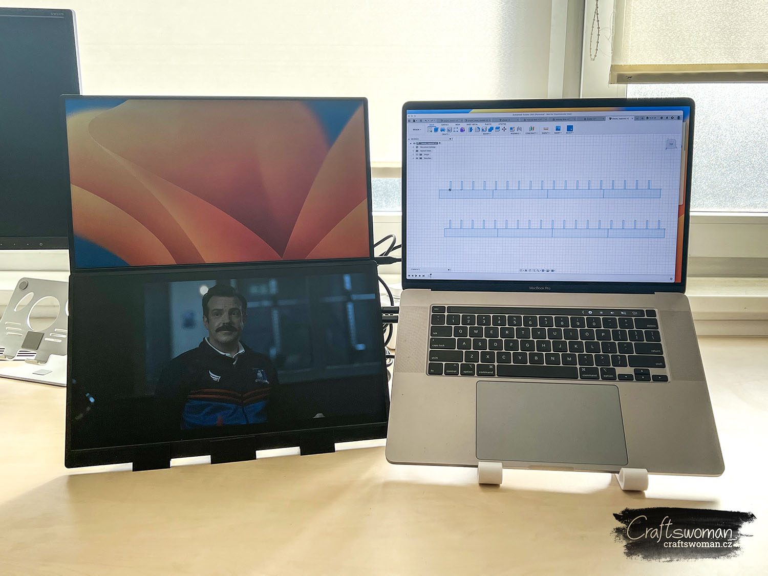 Stand for two external portable monitors [Stojan na dva externí ...