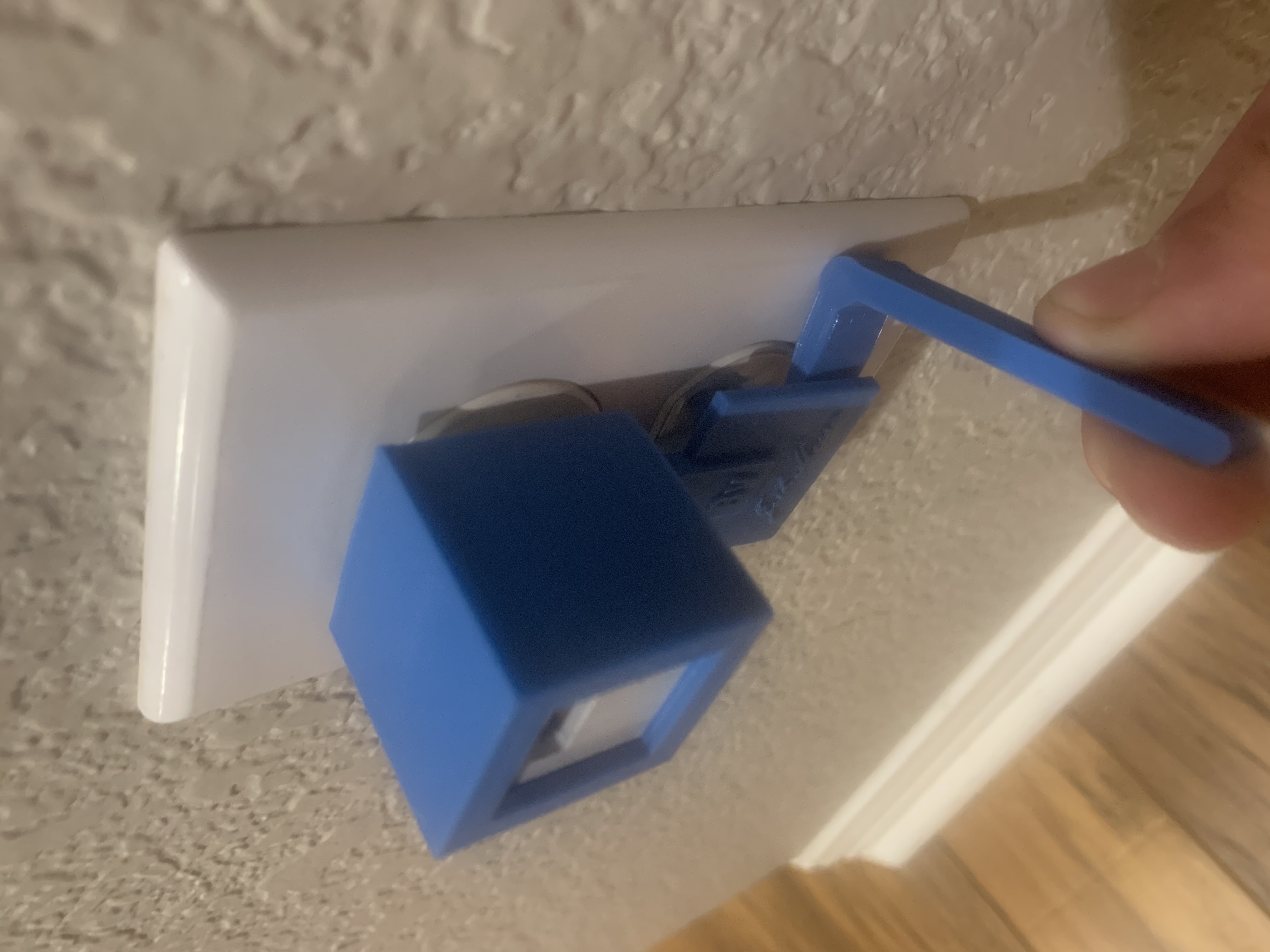 Outlet Securer by Joshua Moore | Download free STL model | Printables.com