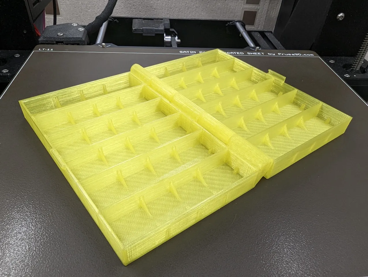 Print-in-Place Hinged 18650 Battery Case by Wizavich | Download free ...