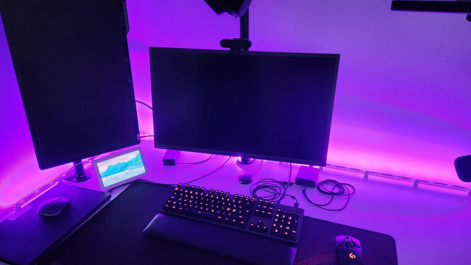 LED strip table top holder by Evis Home Lab | Download free STL model ...