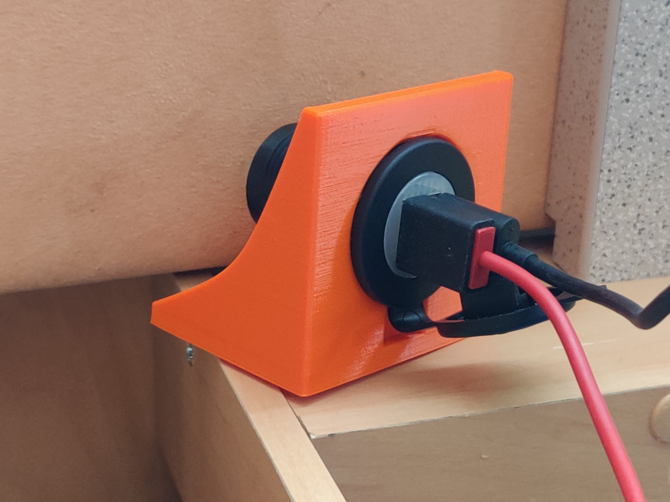 USB port holder by Petri Kajander | Download free STL model ...