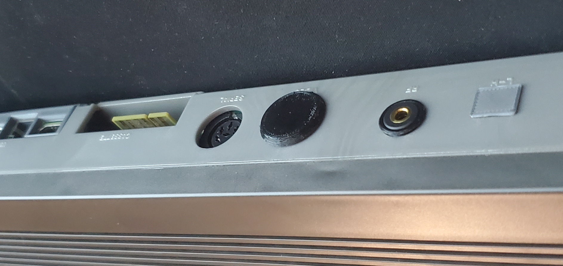 Commodore Video/Serial port covers by wikallen | Download free STL ...