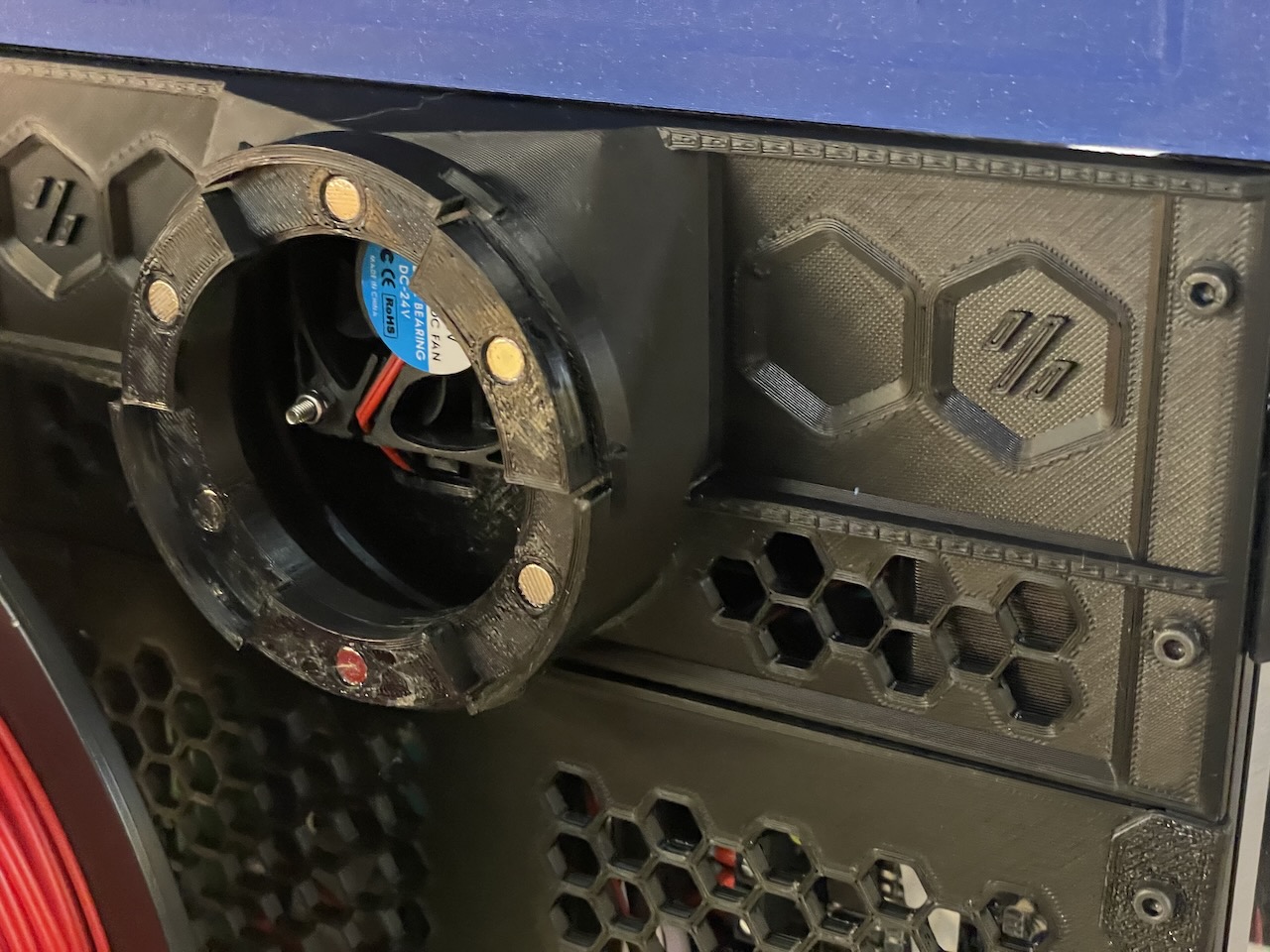 Voron 0 back panel with fans and magnetic coupler for fume extraction ...