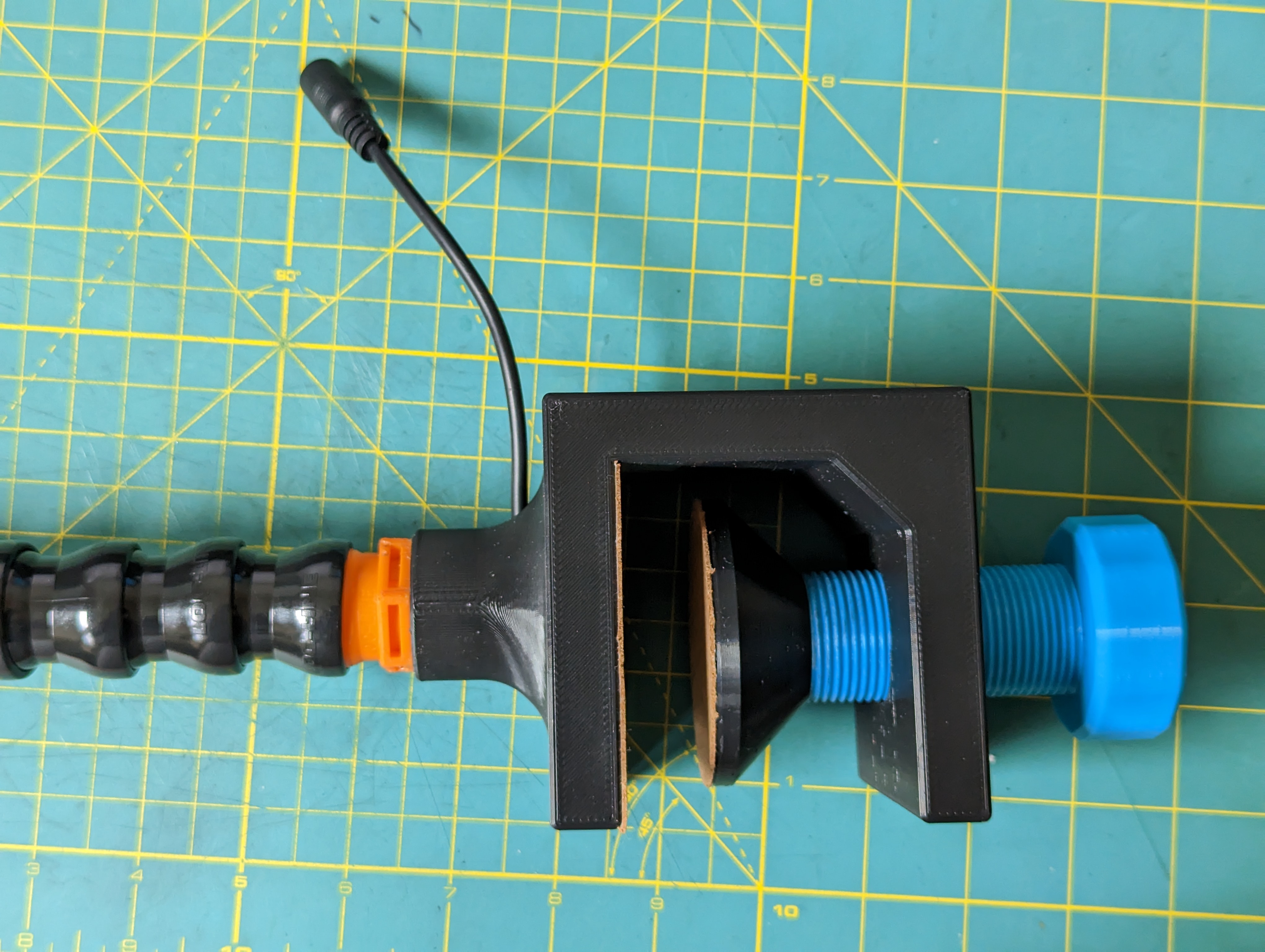 Clamp with 3/4" NPT threads for Loc-Line adapter hard wired von handro ...