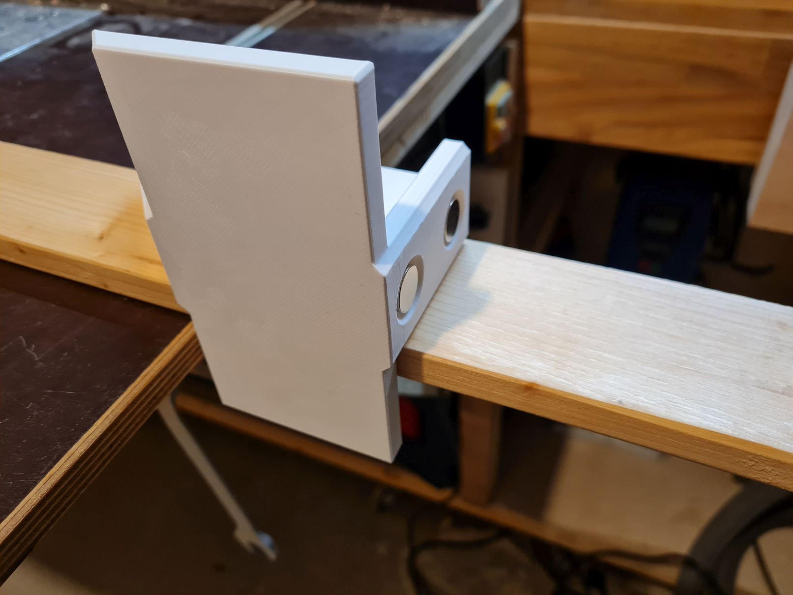 The perfect traditional saw guide for 45 and 90 degree angles magnetic ...