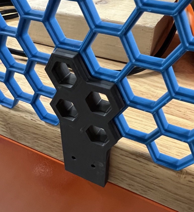 Honeycomb wall edge back support von Brett Park | Kostenloses STL ...