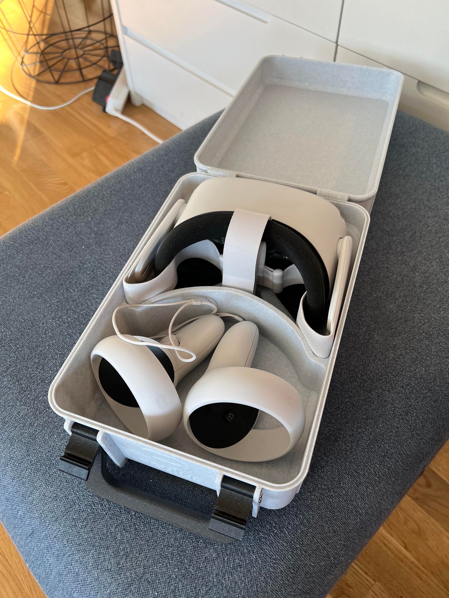 Oculus Quest 2 Case by JustUrge | Download free STL model | Printables.com