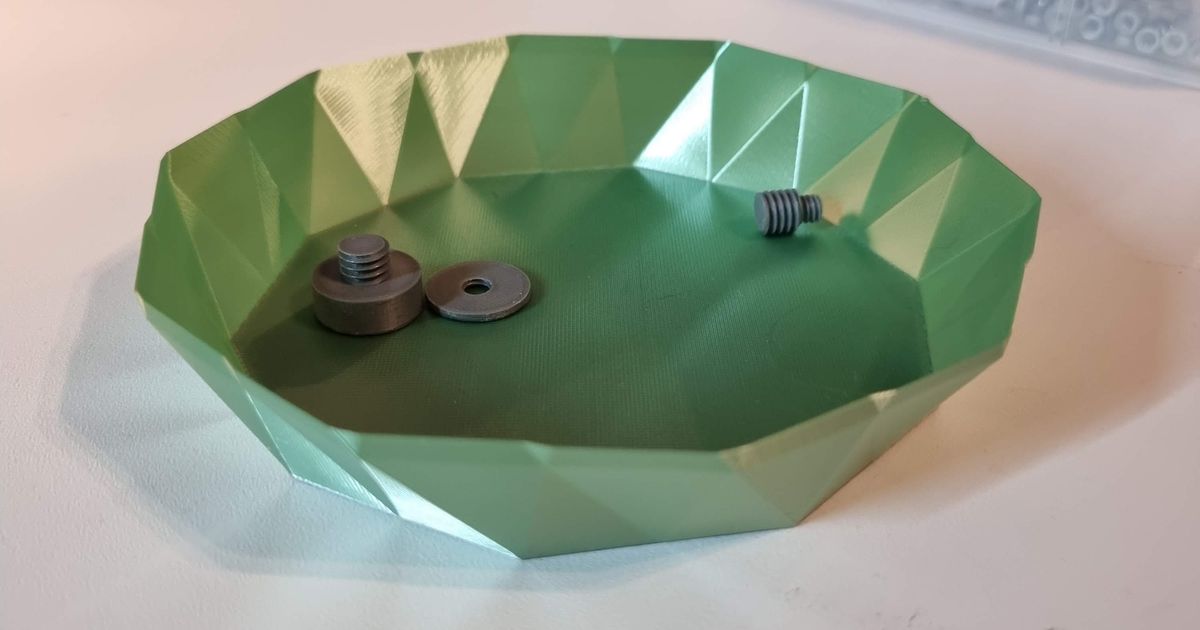 Low Poly Table tray by Petr Surý | Download free STL model | Printables.com