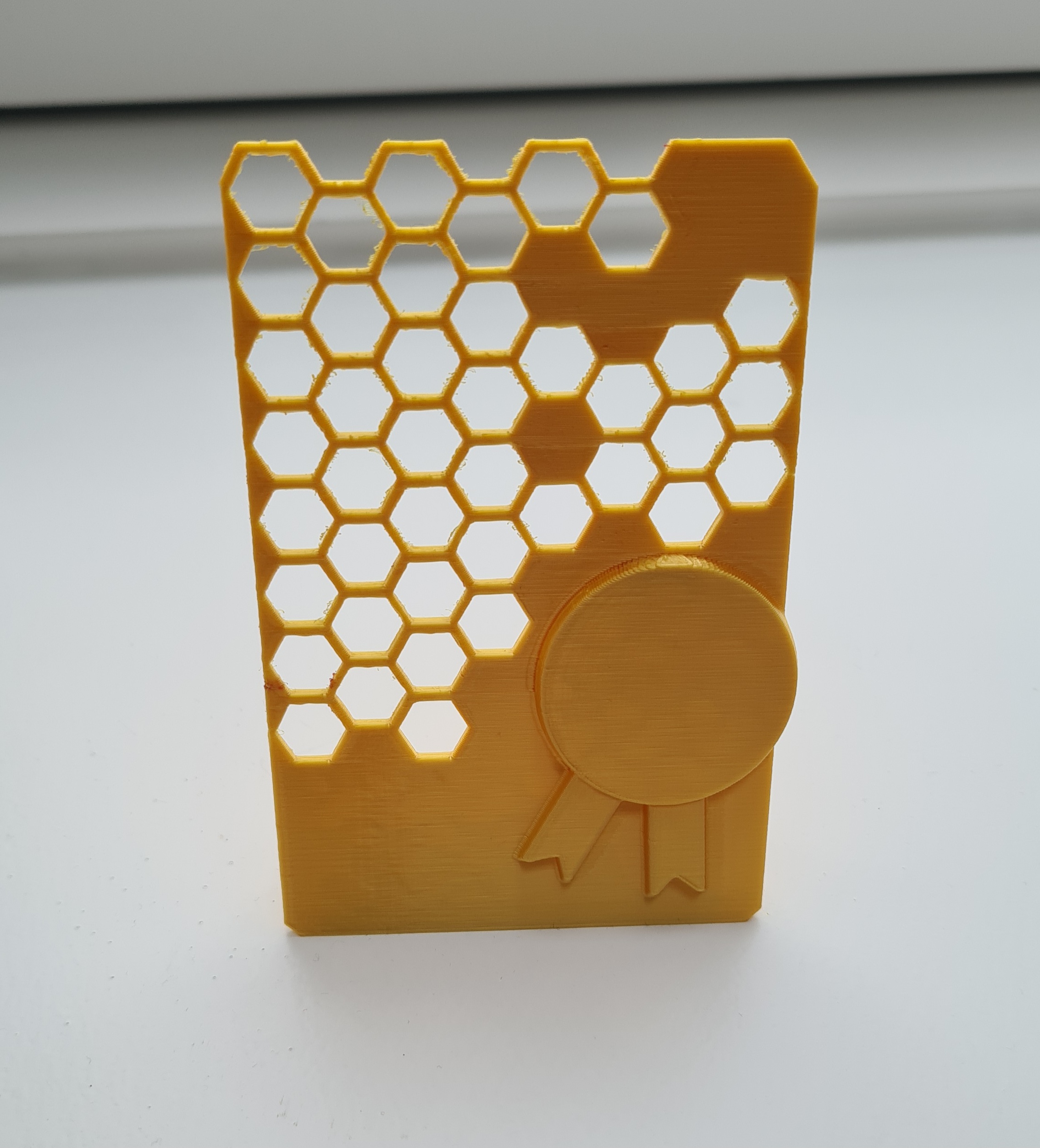 Customizable trophy stand with medal by Erasing | Download free STL ...