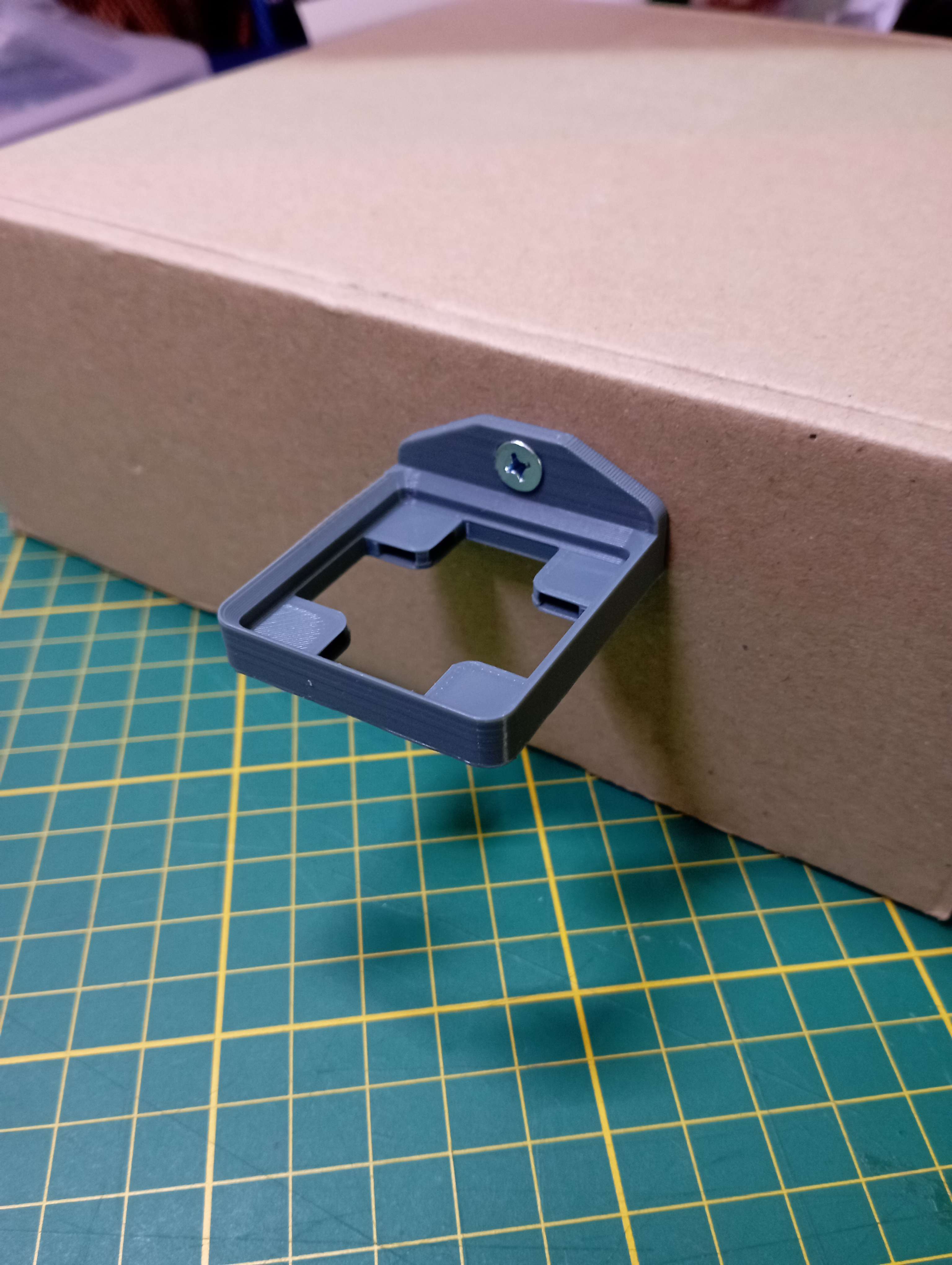 Wall mounted magnet-slide-in baseplate. by Metzu | Download free STL ...