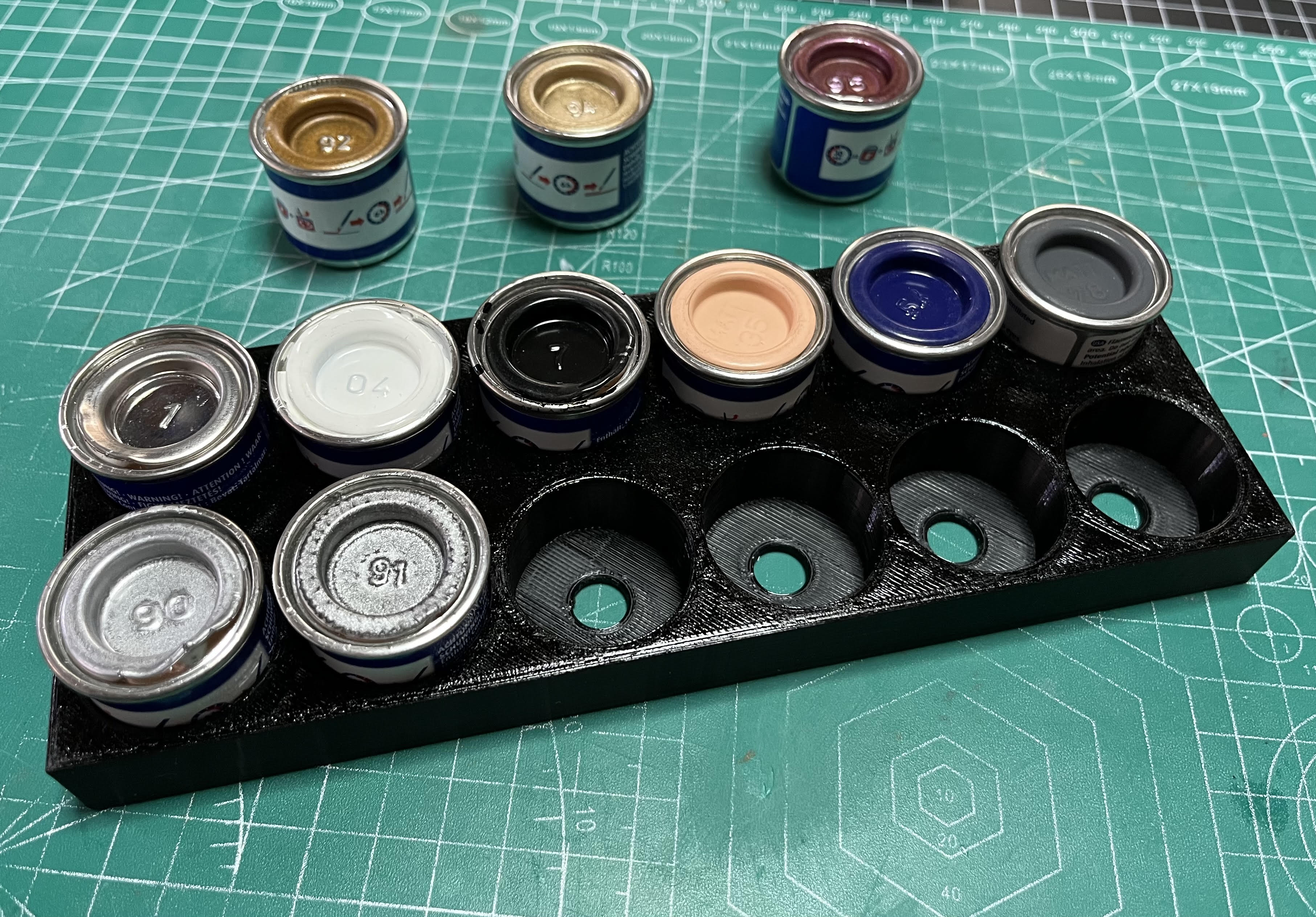 Revell paint palette for 12 cans by Zossy | Download free STL model ...