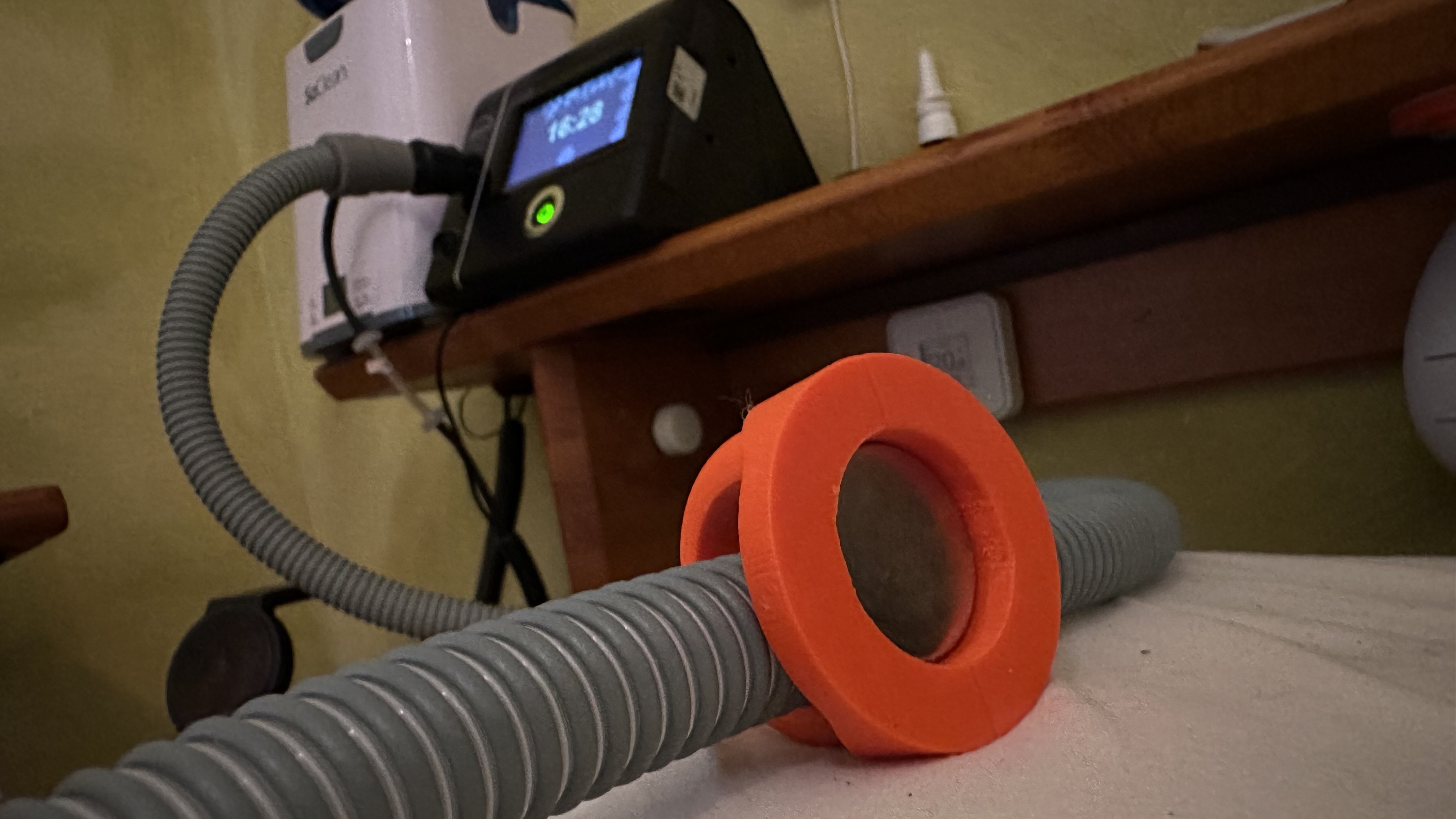 Rotating Hose Guide (f.e. for CPAP 22mm standard hoses) by Clamikra | Download free STL model ...