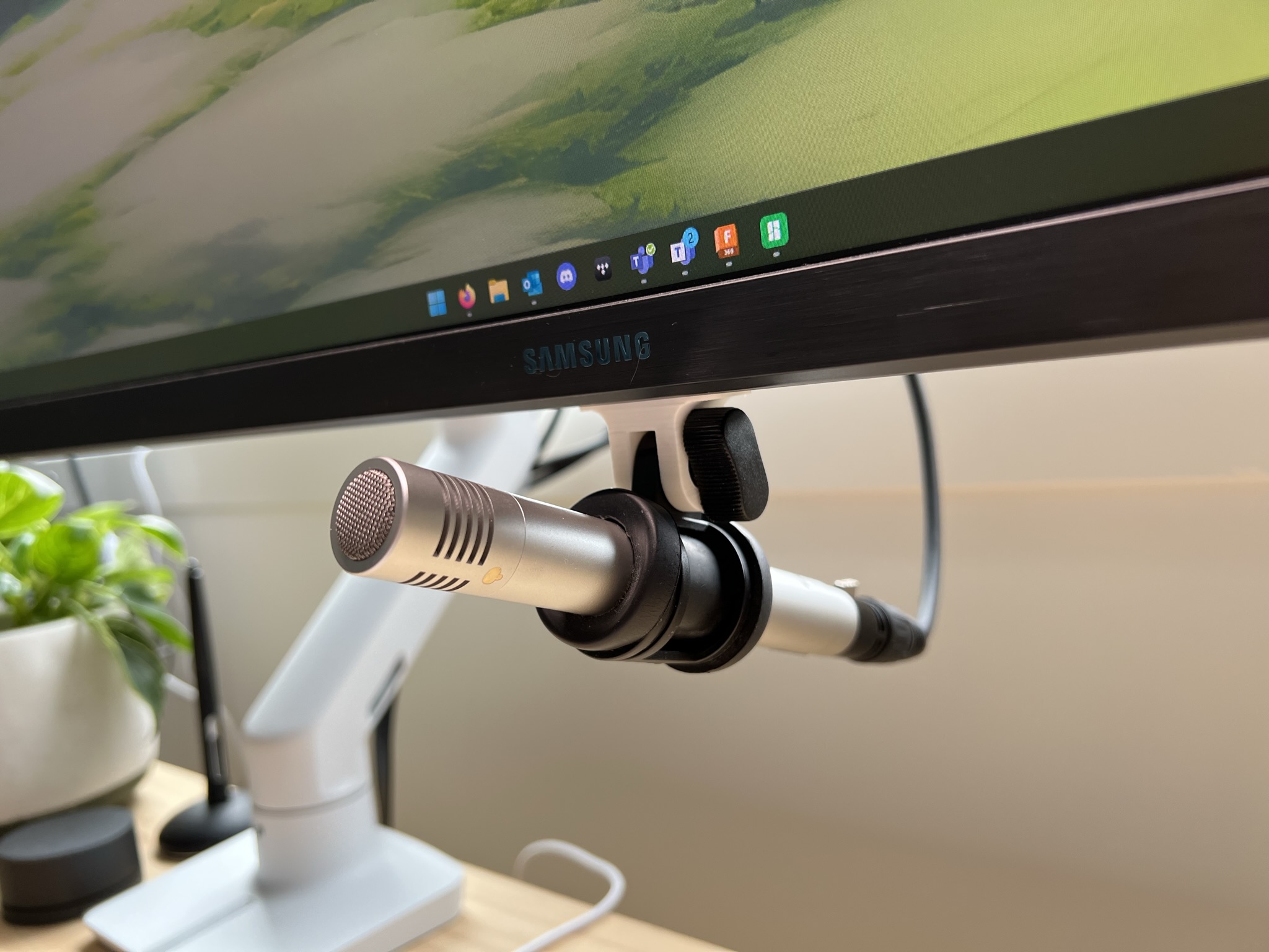 Samson C02 Microphone Surface Mount by BananaStem | Download free STL ...